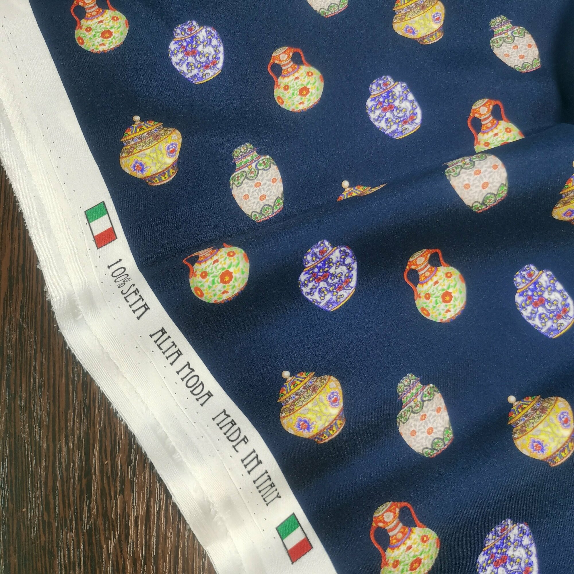 Шелк. Италия. Стрейч атлас из натурального шелка.