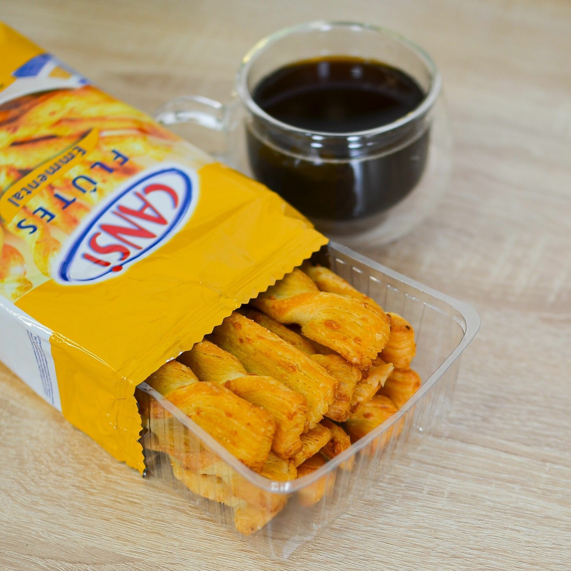 Палочки CANSIMAG слоеные воздуздышные "Flutes Fromage Emmental" с сыром эмменталь 125г(Франция)