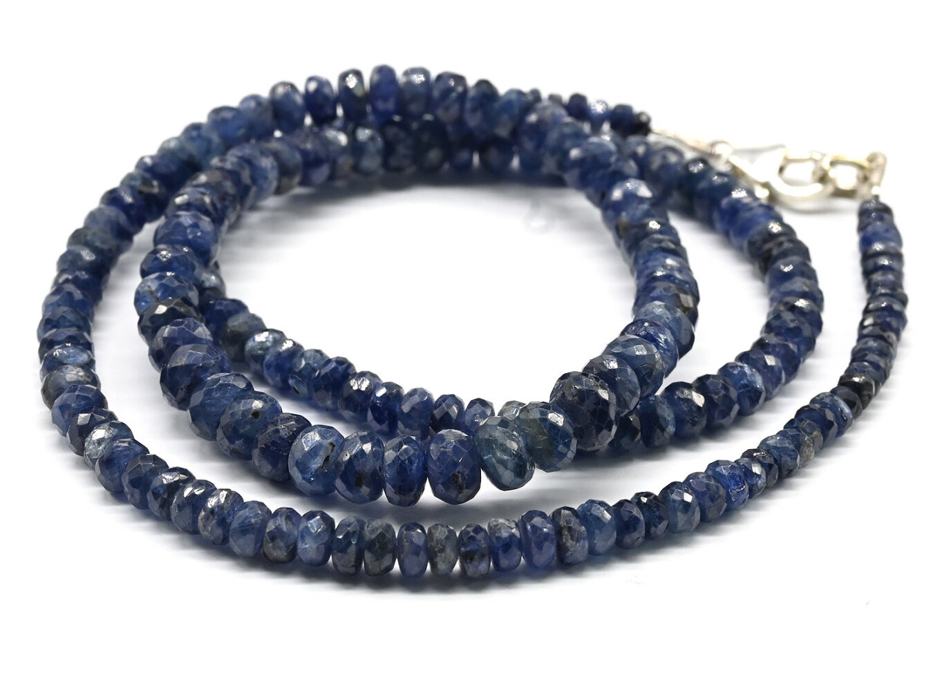 Бусы, корунд