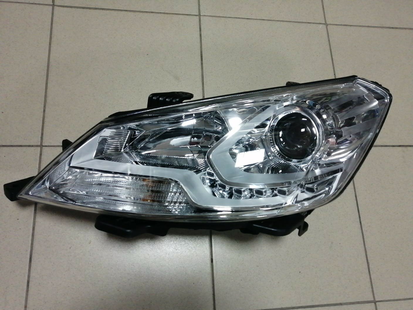 Фара левая Dongfeng H30 Cross [1.6 16V 5MT хетчбэк] 7481003