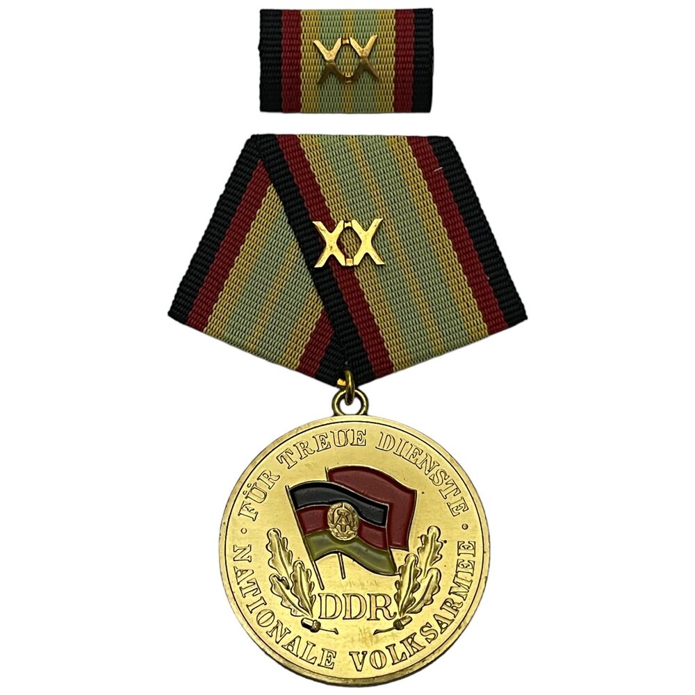 ГДР, медаль "За верную службу в Национальной народной армии" XX лет, 1973-1990 (в коробке)