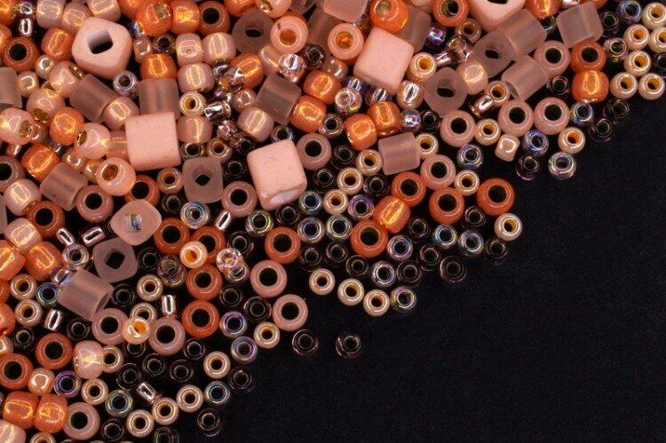 Бисер японский TOHO MIX 3202 персик, смесь форм и размеров, 10 грамм