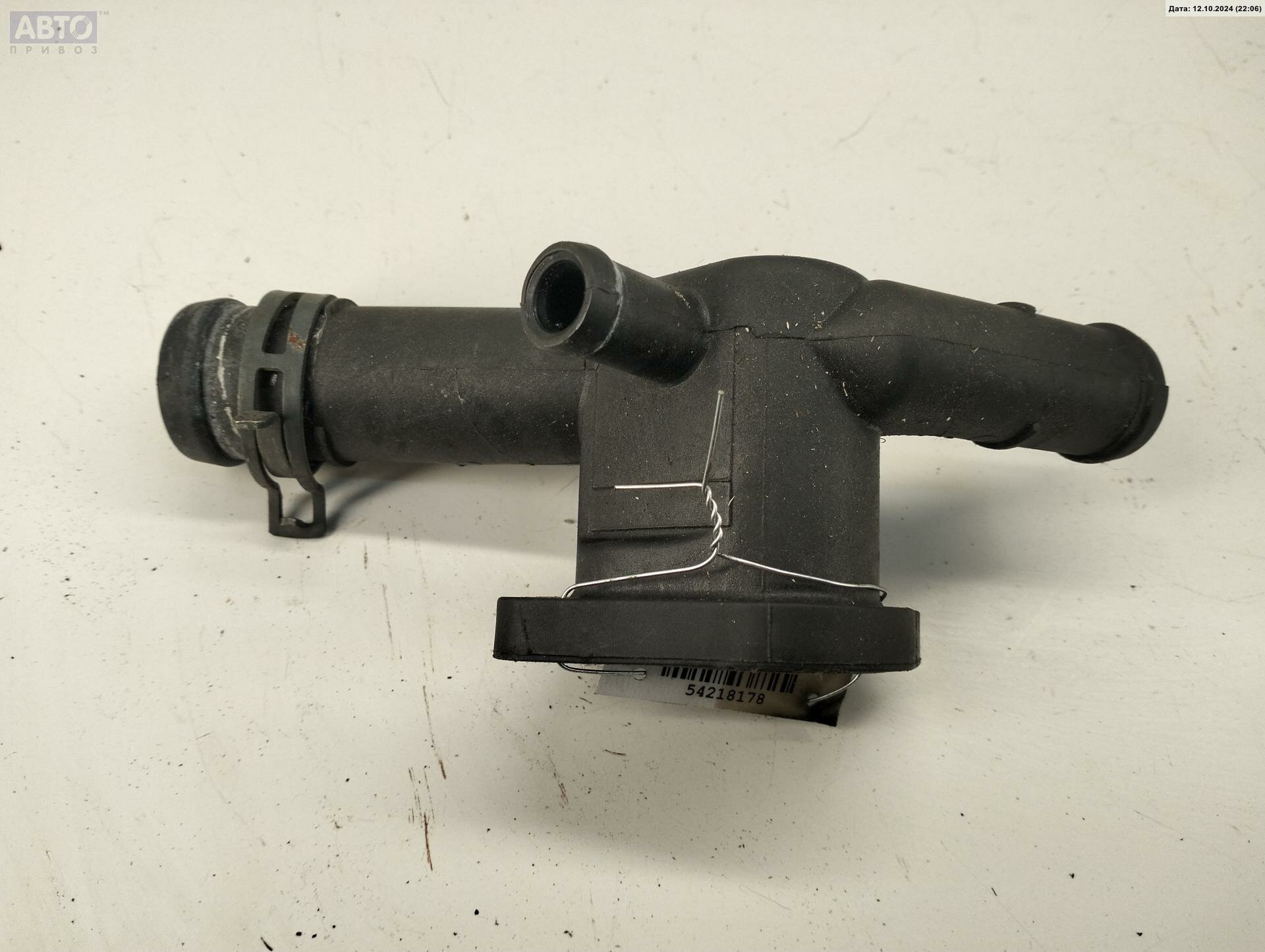 Фланец (тройник) системы охлаждения Volkswagen Golf-4