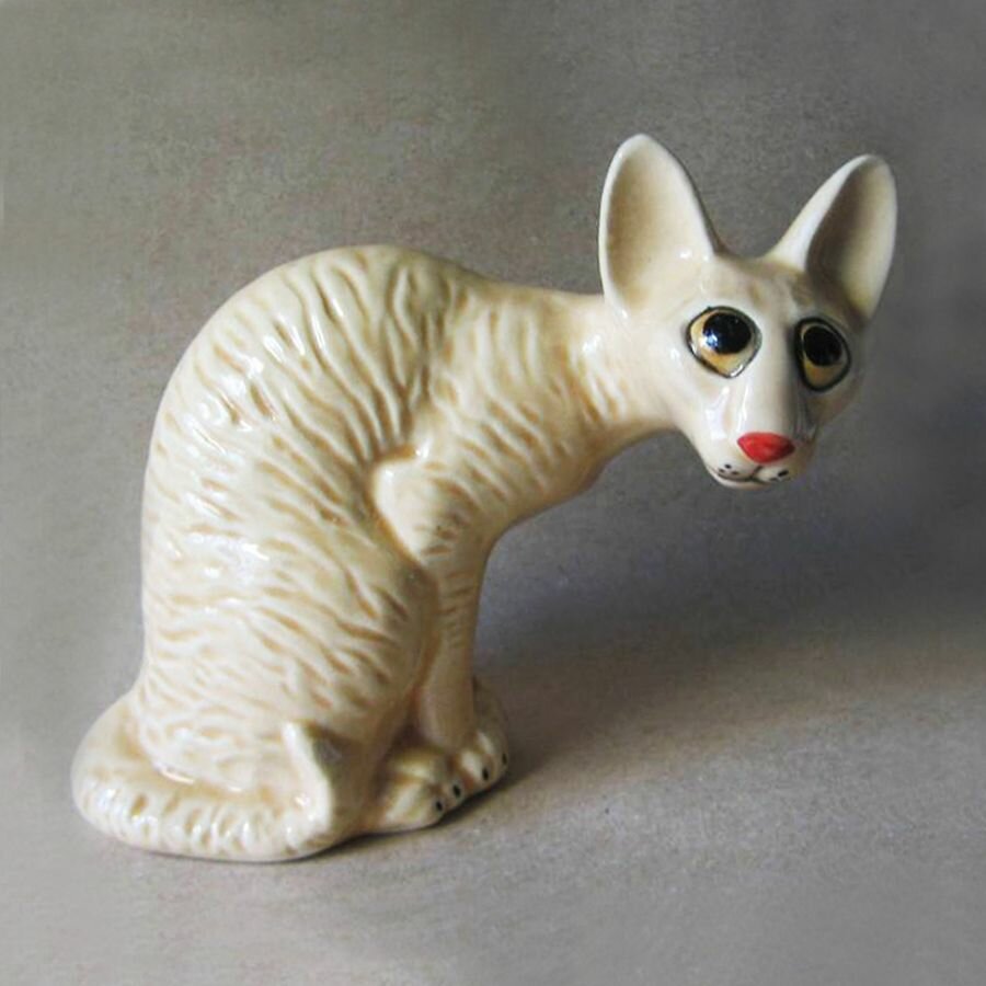 Фаянсовая скульптура Корниш рекс палевый
