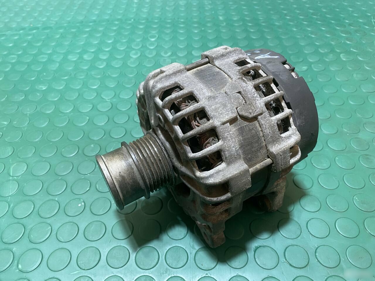 Генератор Skoda Octavia A7 2017-2020 04E903015E