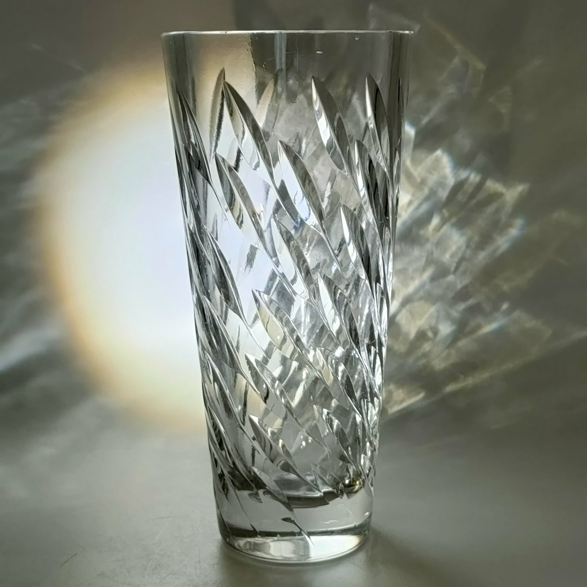 Ваза с рельефным декором, хрусталь