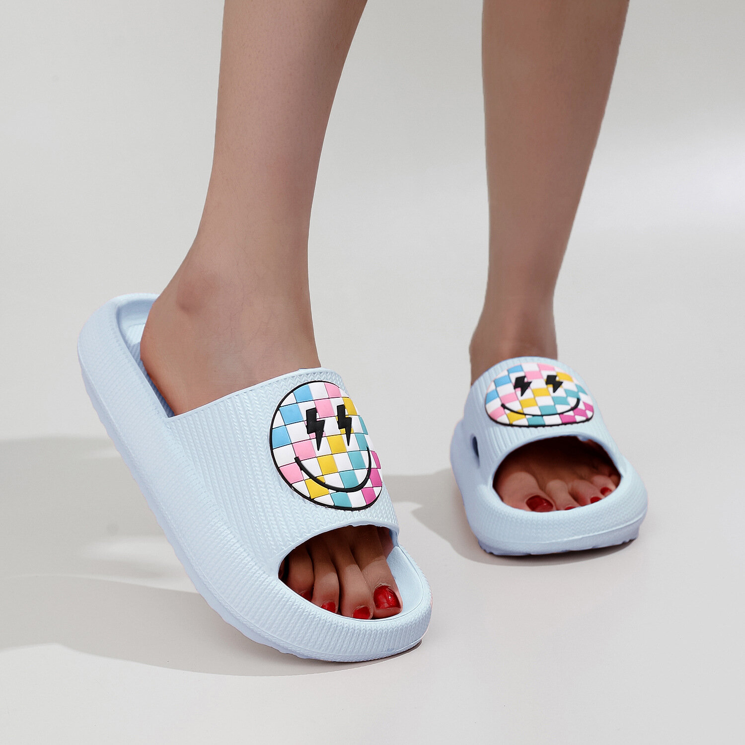 Новые сандалии с мультяшными смайликами для пар, летние домашние сандалии для ванной комнаты и душа, для мужчин и женщин, с толстой подошвой.43-44