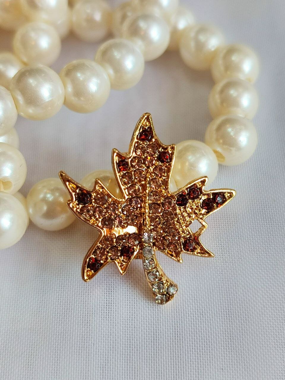 Брошь, стразы