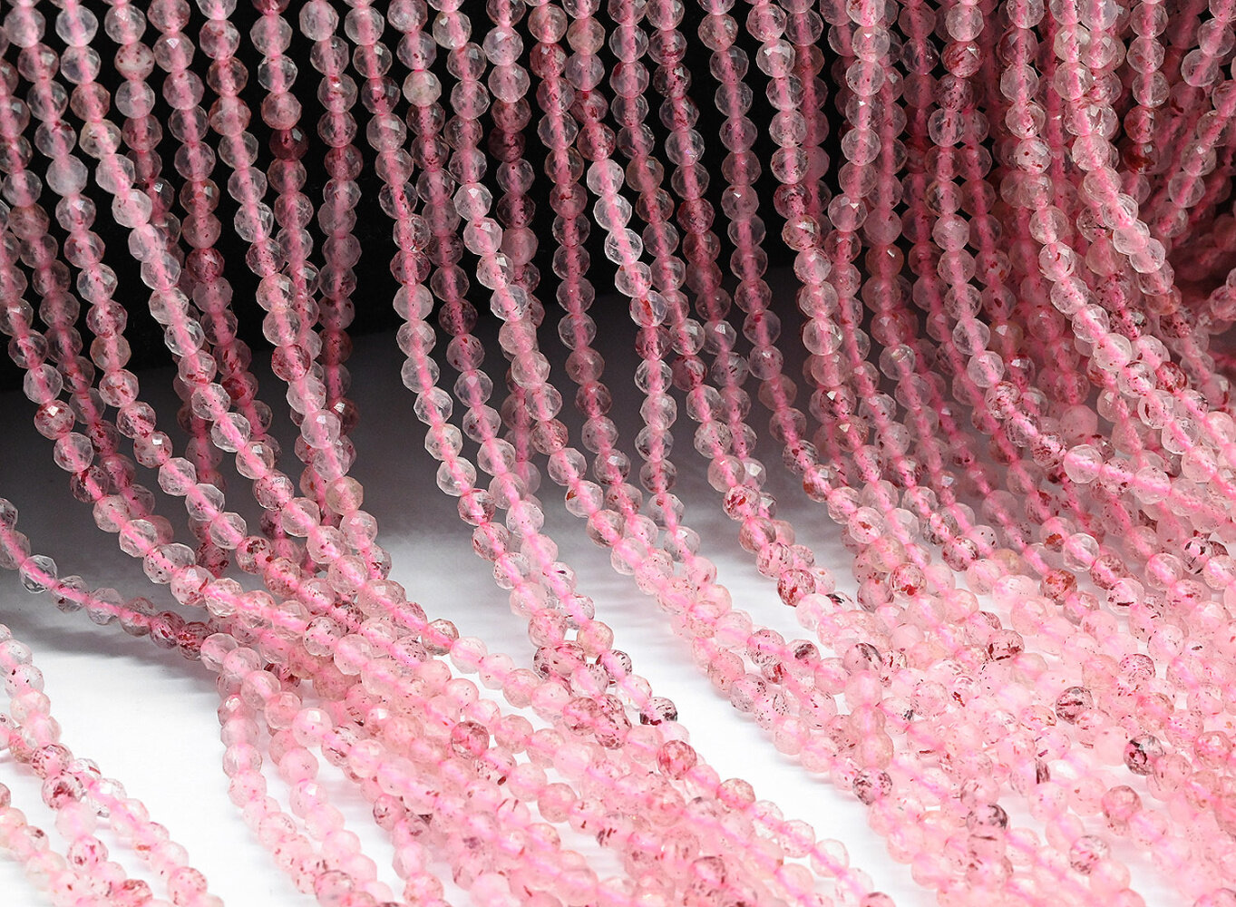 Бусины из кварца клубничного шарик гр.2мм, 39см, 168 бусин .