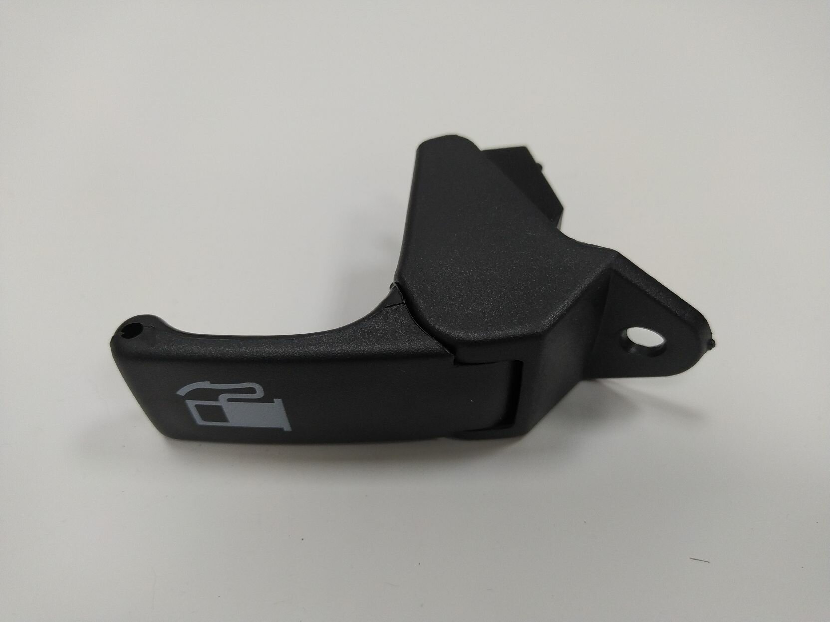 Ручка крышки топливного бака Chery M11 [1.6 16V 5MT седан] M115402190DA