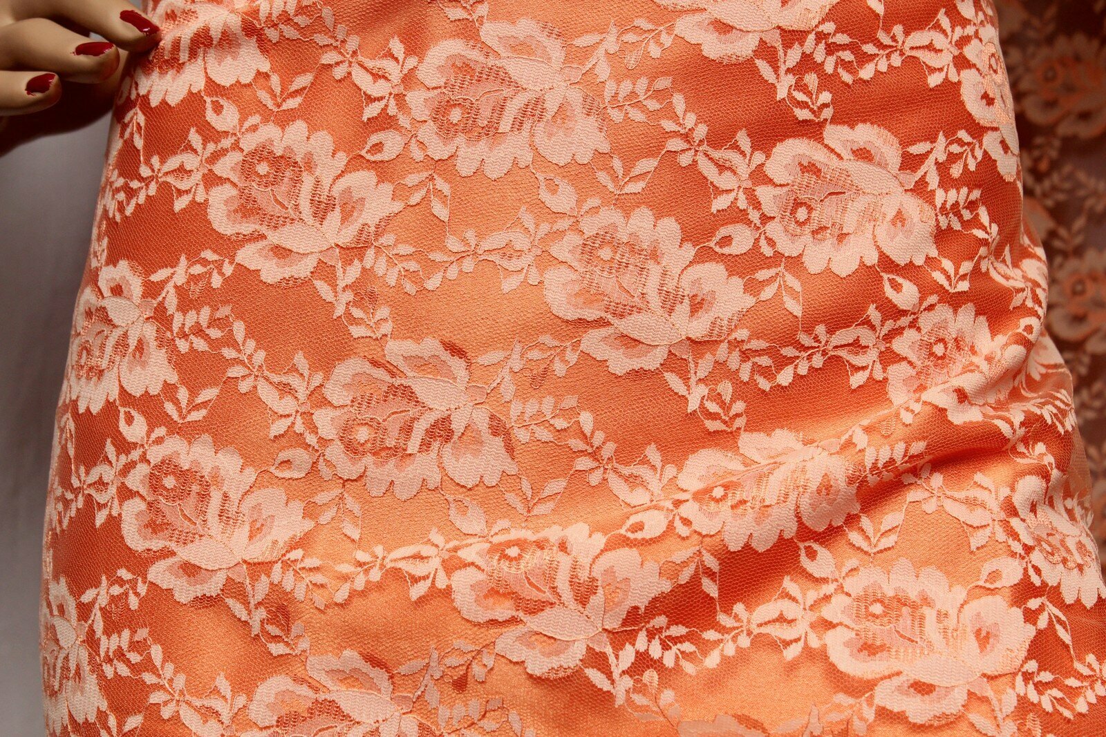 Ткань Кружево бледно-персиковое, ш144см, 0,5 м