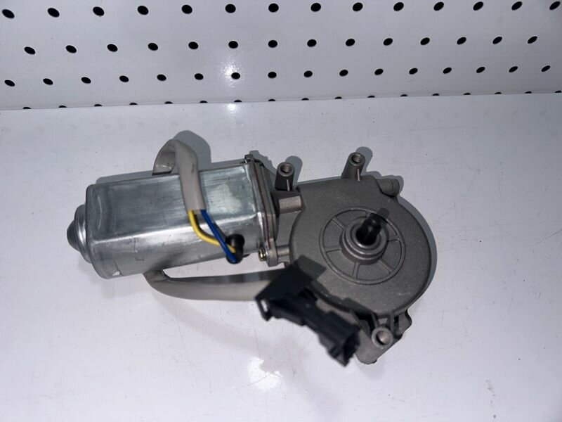 Мотор электродвигатель стеклоподъемника правый для рено премиум