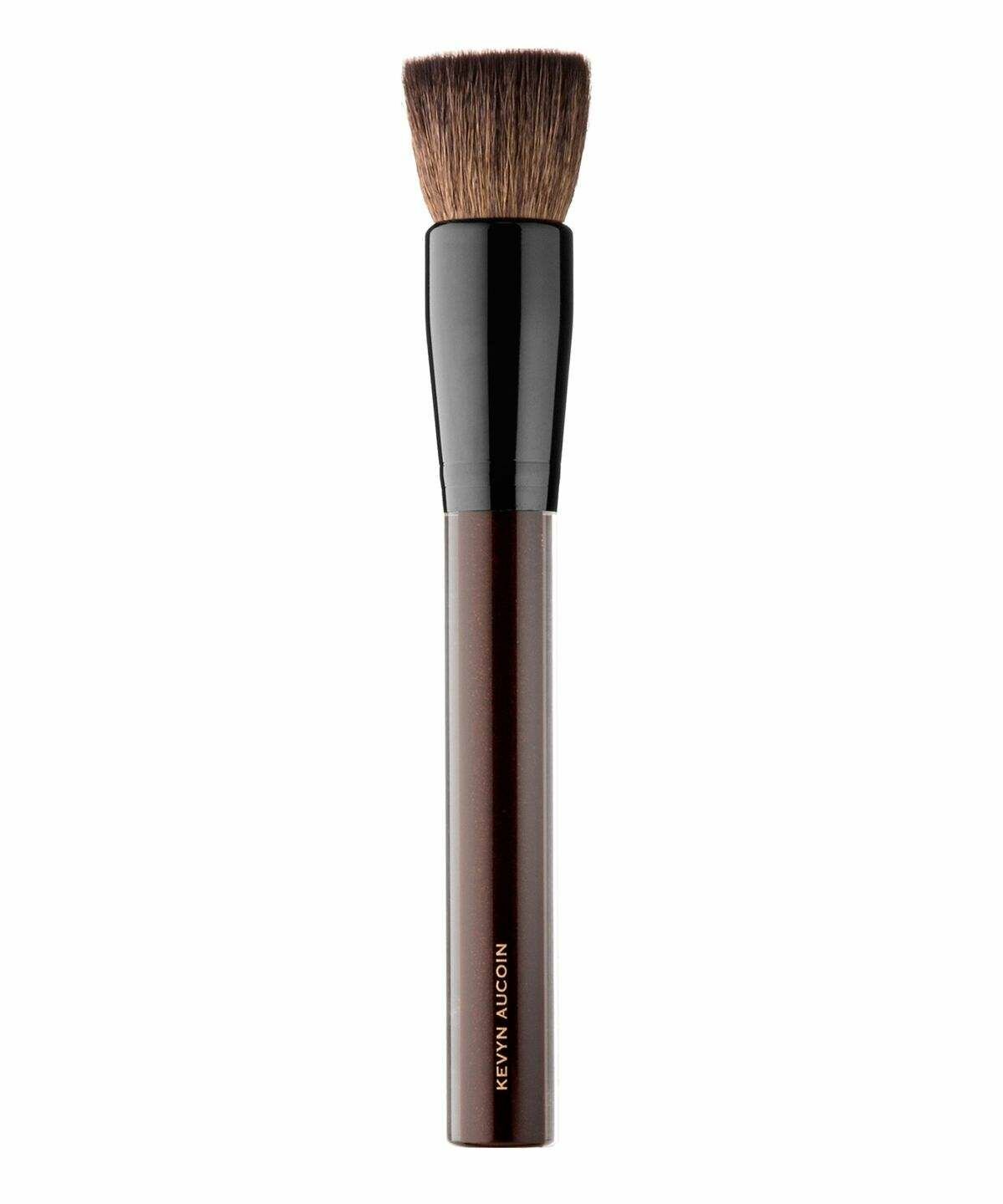 Кисть для лица "The Soft Buff Brush" Kevyn Aucoin, для лица, натуральная, скошенная, чёрная