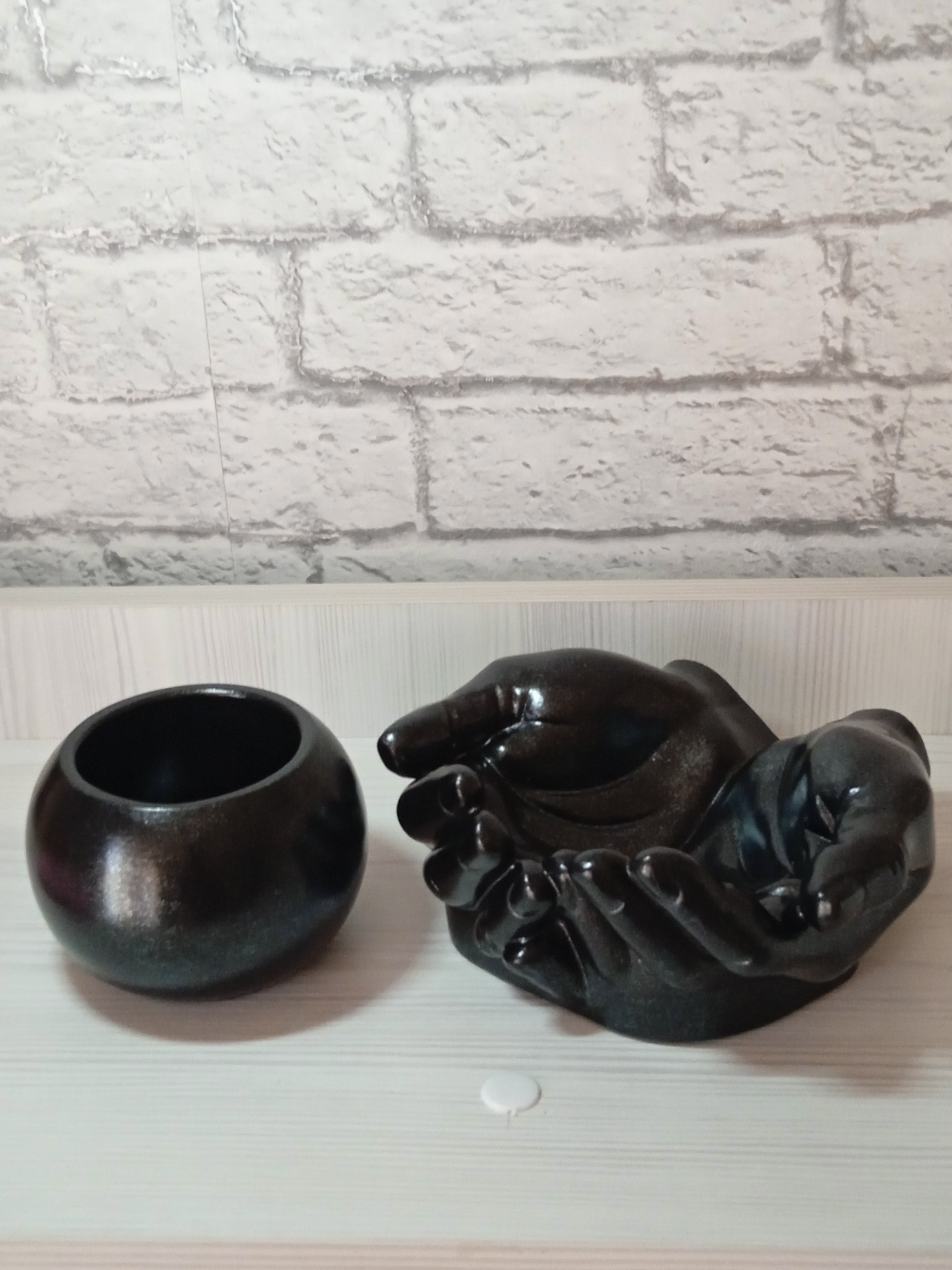 Декоративный гипсовый набор "Руки и шар"