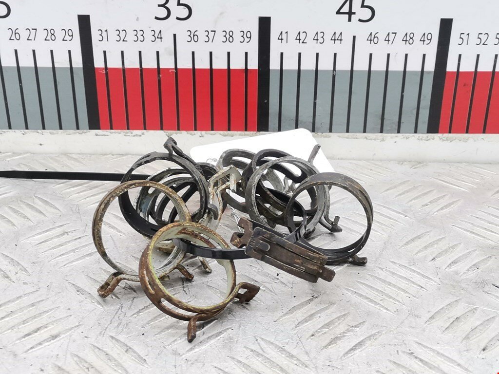 Хомут металлический Volkswagen Golf 4 11617798304 арт. 1947937