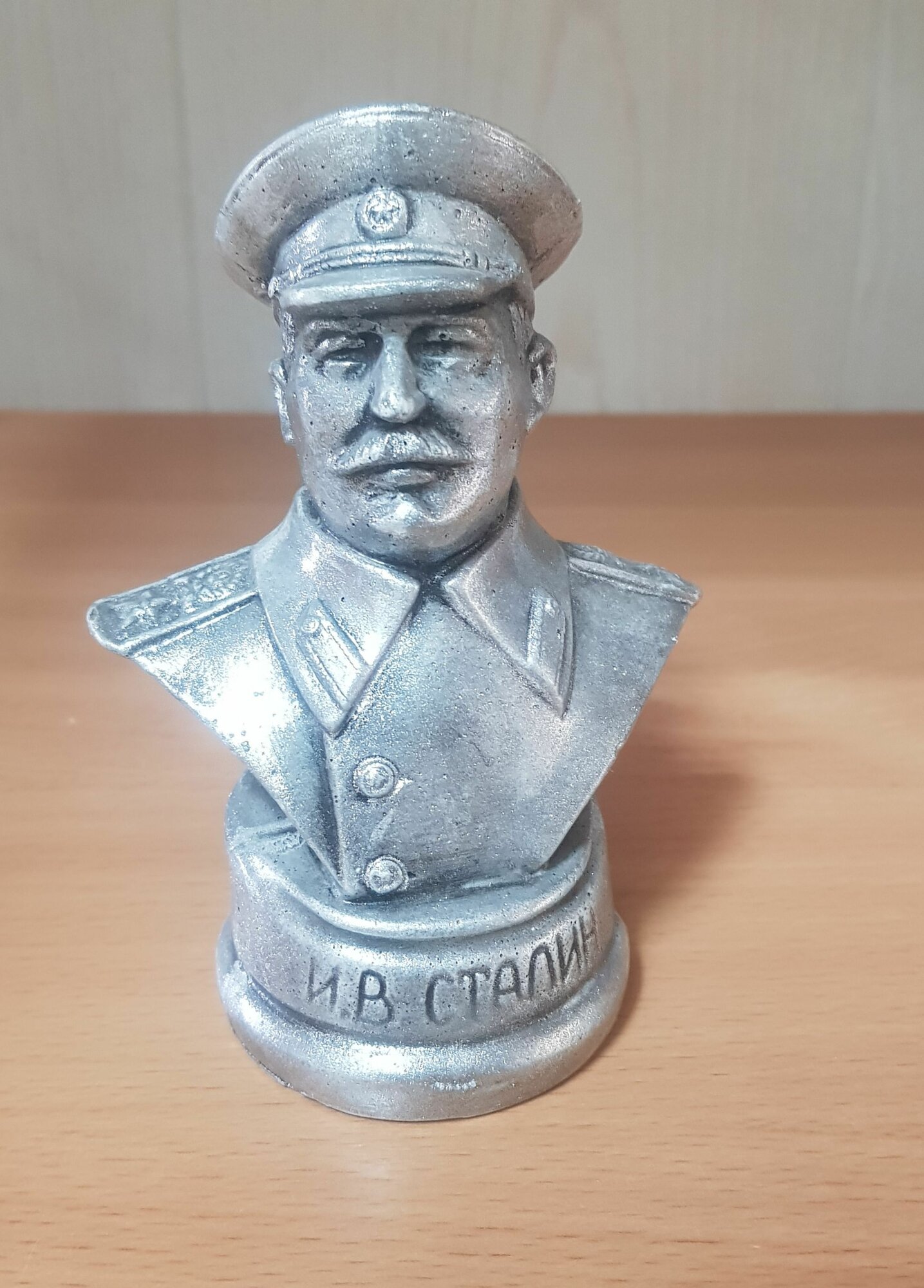 Бюст "Иосиф Виссарионович Сталин" 12х8.5х6см, гипс и лаковое покрытие, цвет серебро, 3820Р