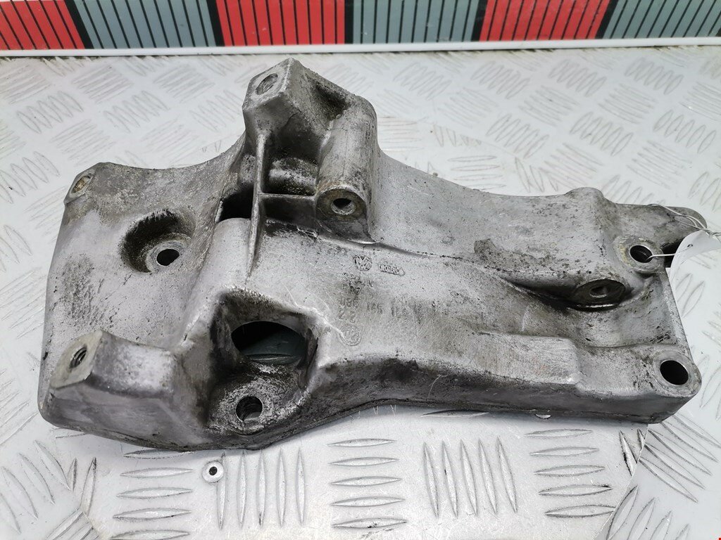 Кронштейн генератора Skoda Fabia 1 036145163F арт. 2040036