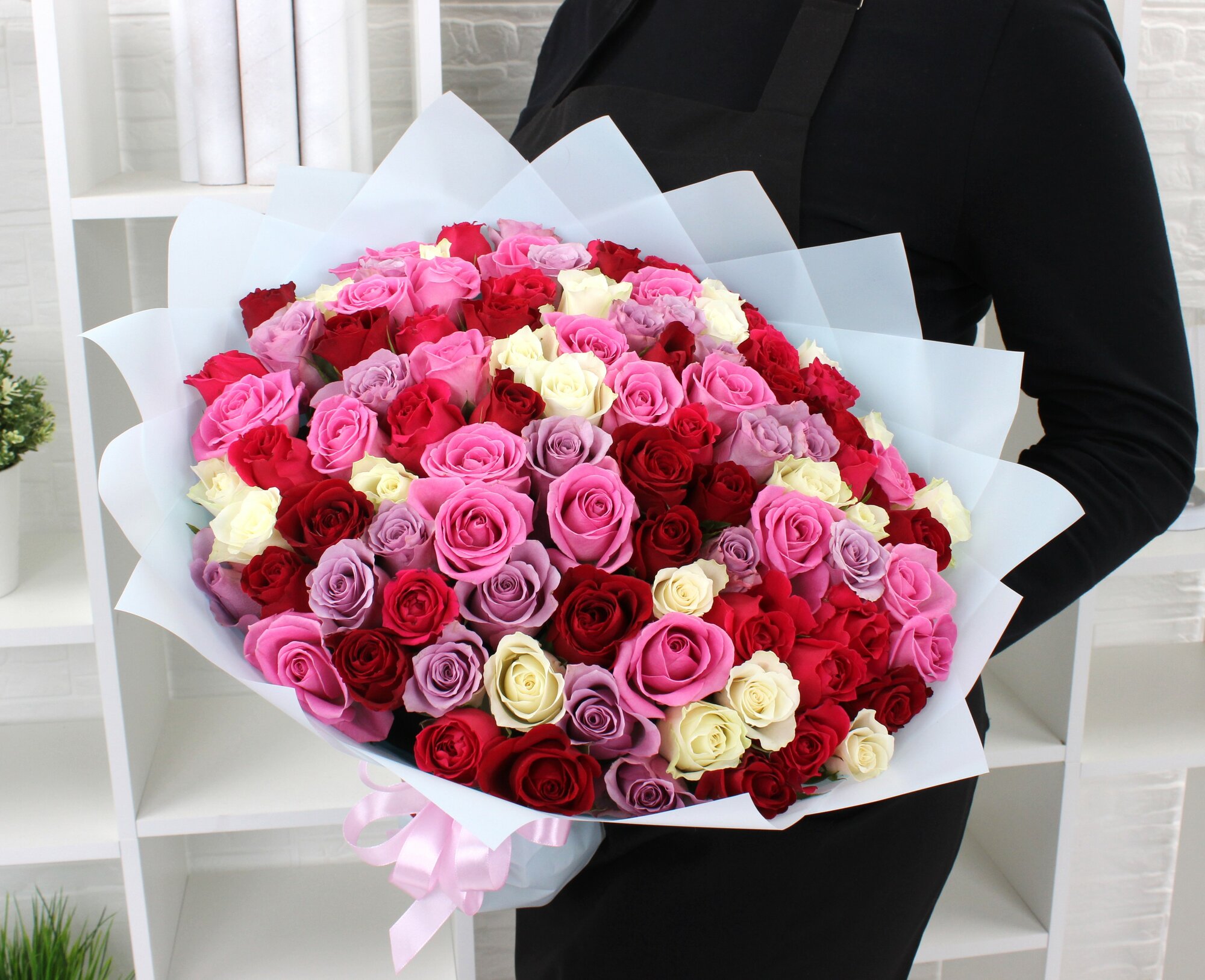 Букет "Кения", 101 роза, 40 см, аквабокс, бант, пленка, стебли,