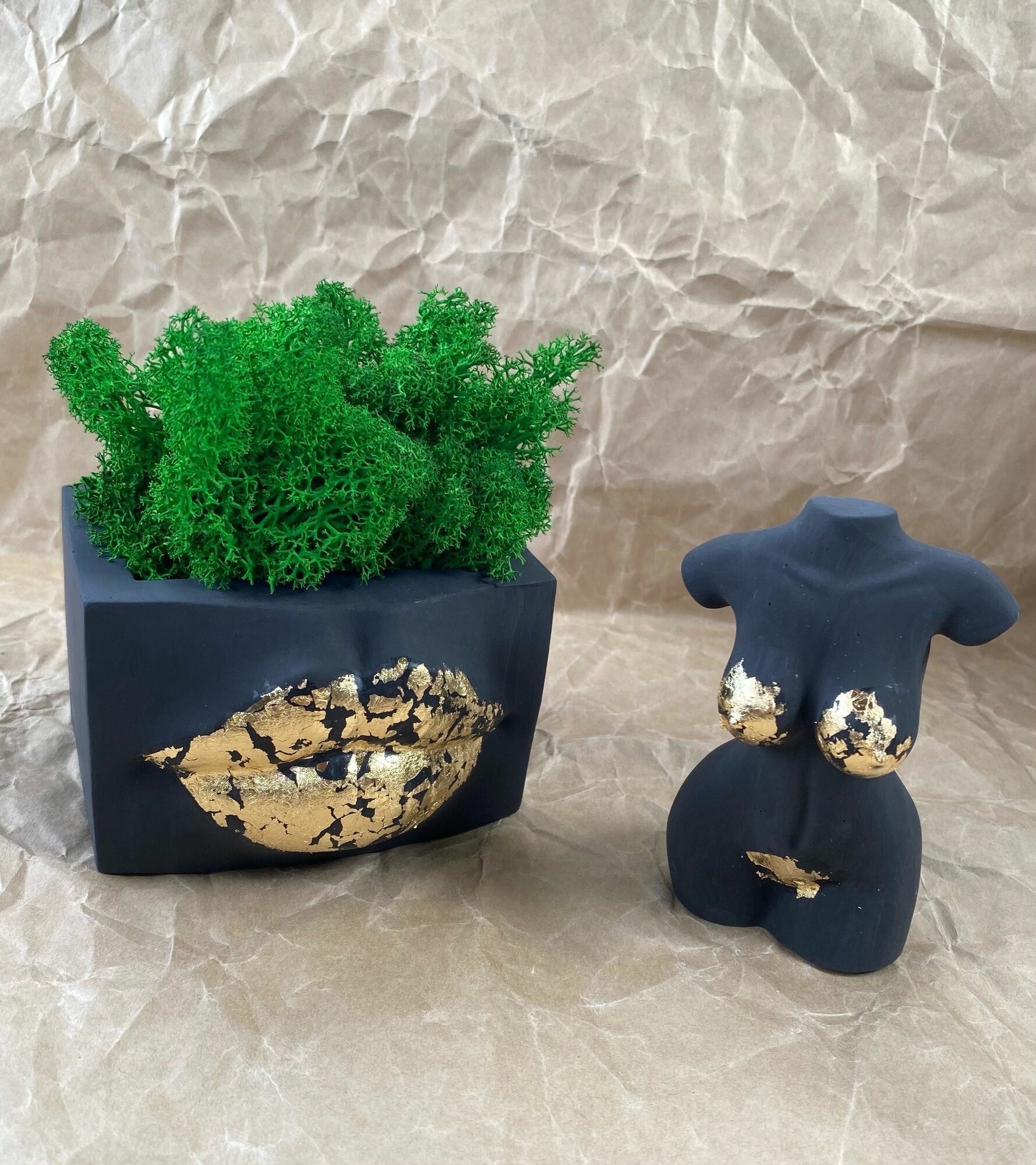 Набор кашпо Губы Джоли и статуэтка женское тело, бюст из гипса со мхом, ручная работа