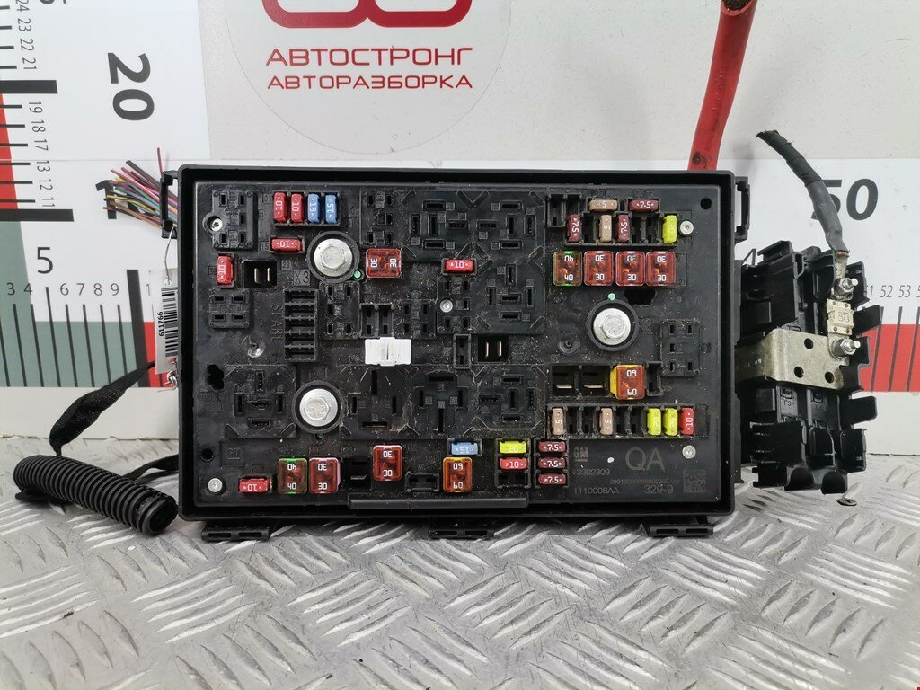 Блок предохранителей Opel Astra J 13302309 арт. 611766