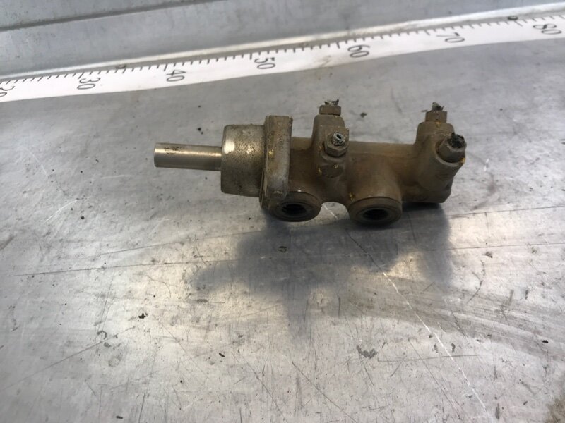 Главный тормозной цилиндр Renault Logan LS 2004 (б/у) 6001551313