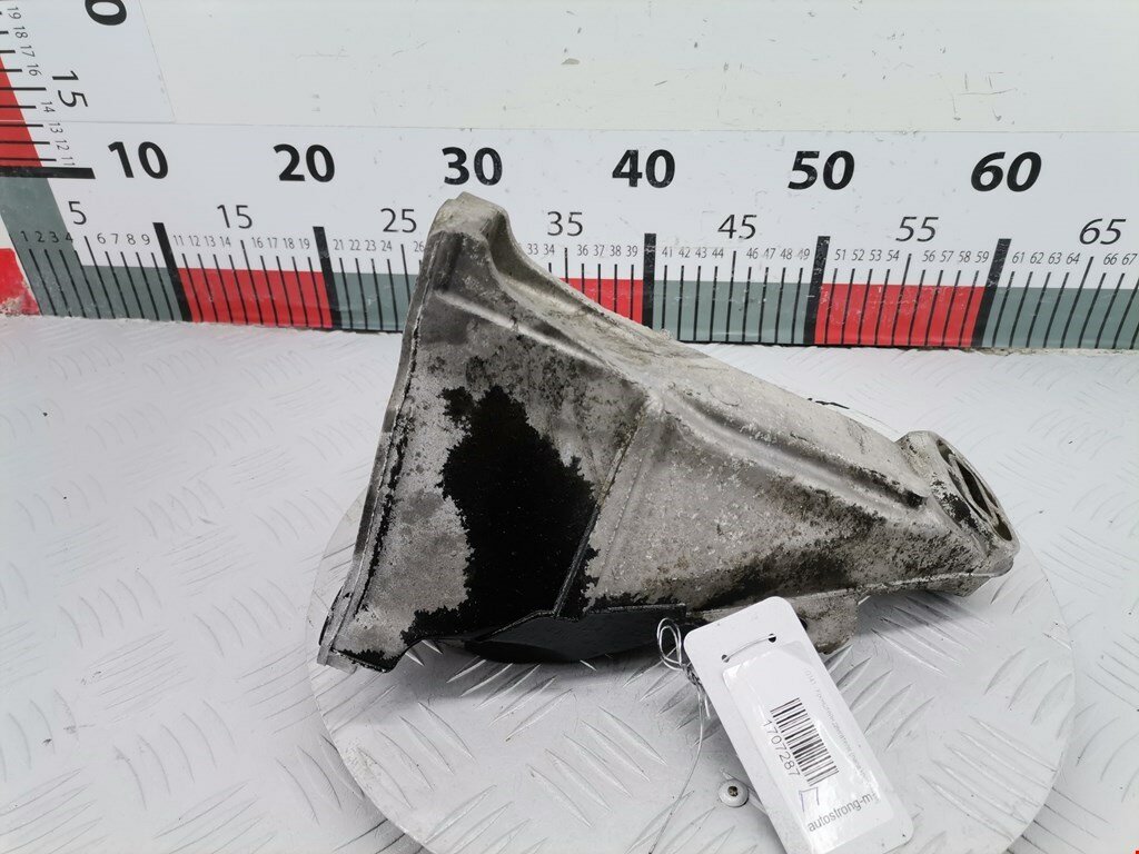 Кронштейн (крепление лапа) двигателя Audi 80 B4 8A0199308 арт. 1707287