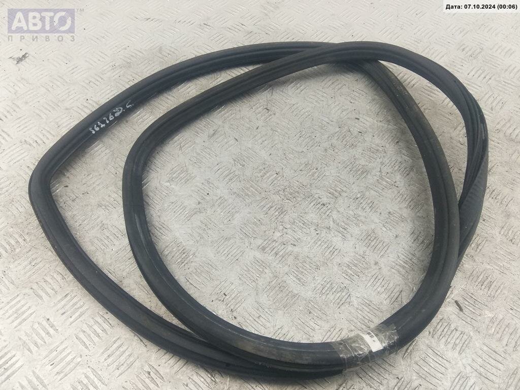 Уплотнитель двери задней правой Volkswagen Polo (1994-1999)