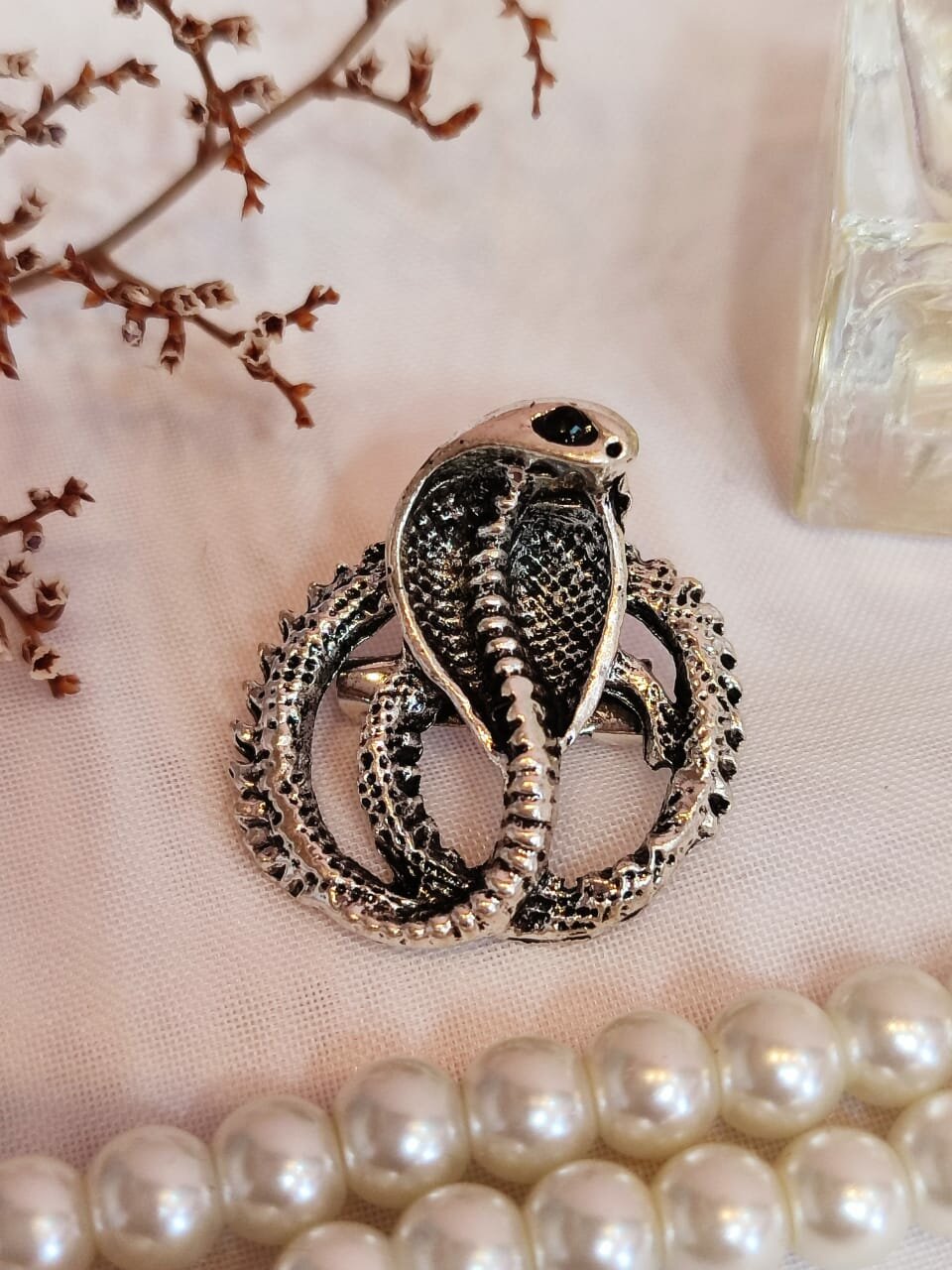 Брошь, стразы