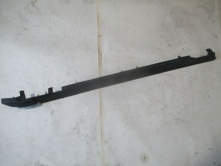 Дефлектор радиатора нижний 96835284 пластиковый Шевроле Авео T255 с 2009 года Хэтчбек