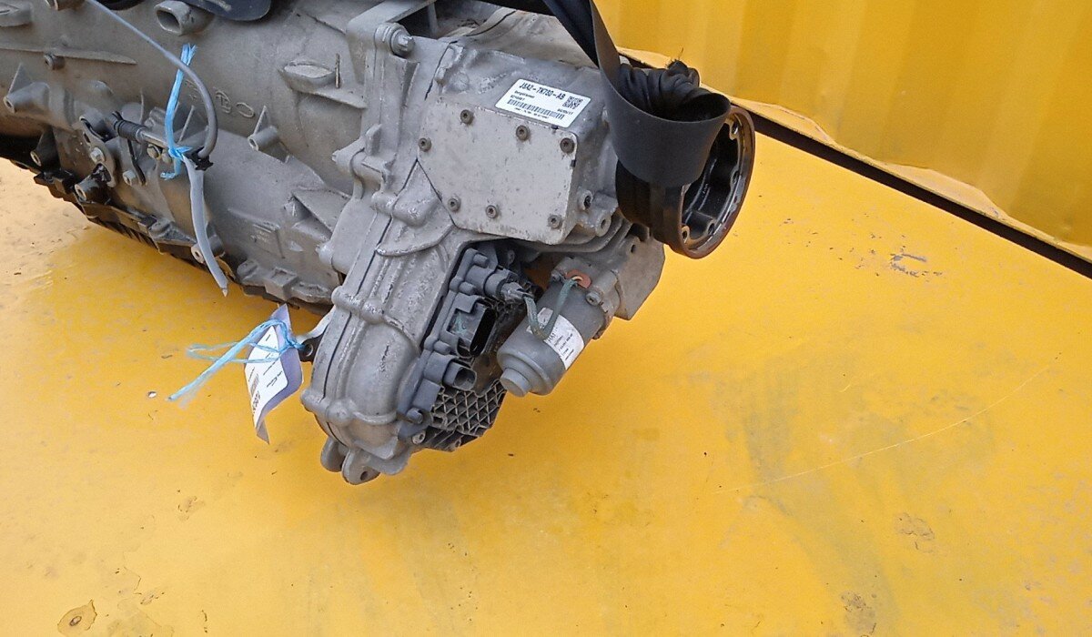 Коробка раздаточная Range Rover Velar Land Rover LR095156