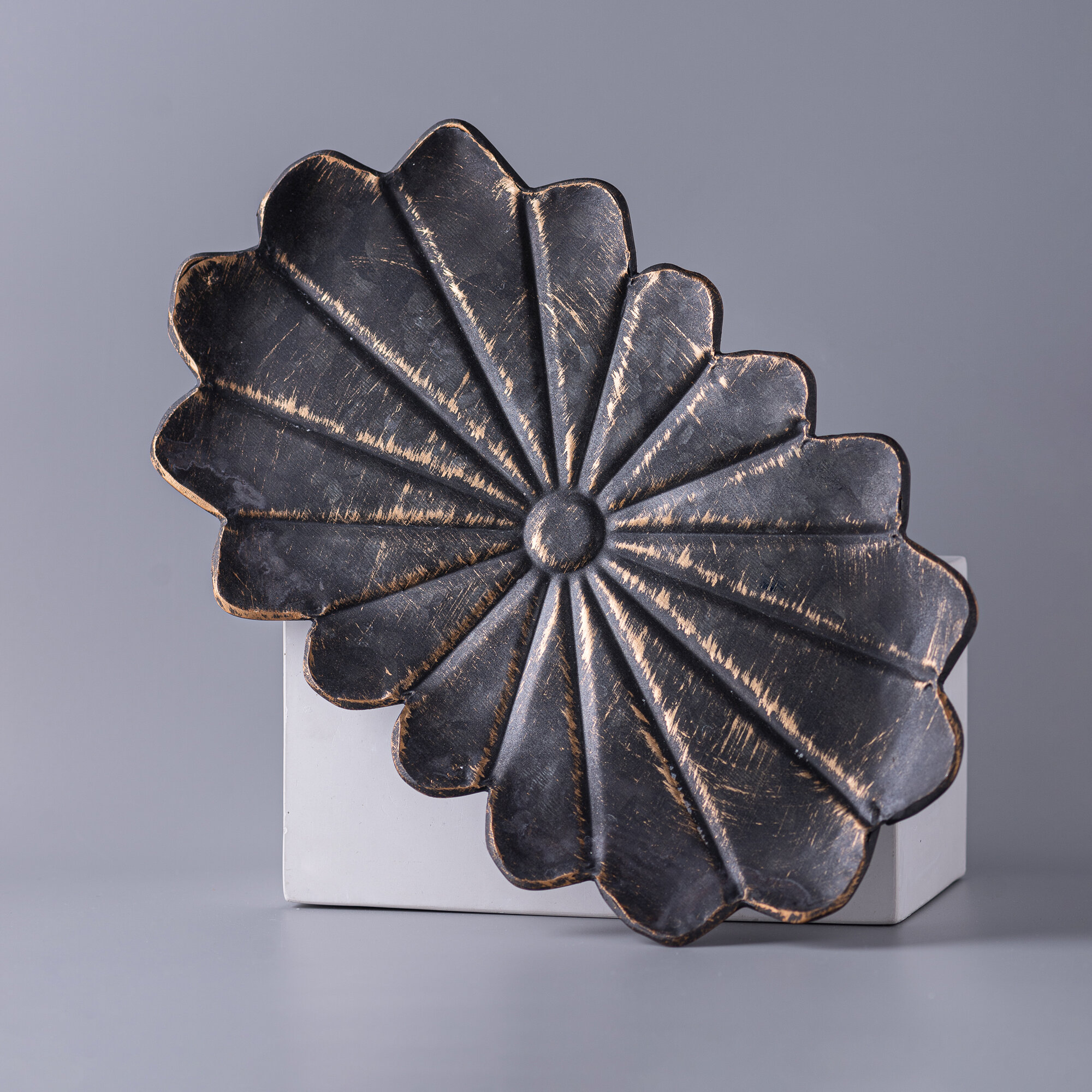 Поднос металлический винтажный сервировочный, тарелка декоративная 31х18.5 см, 1 шт