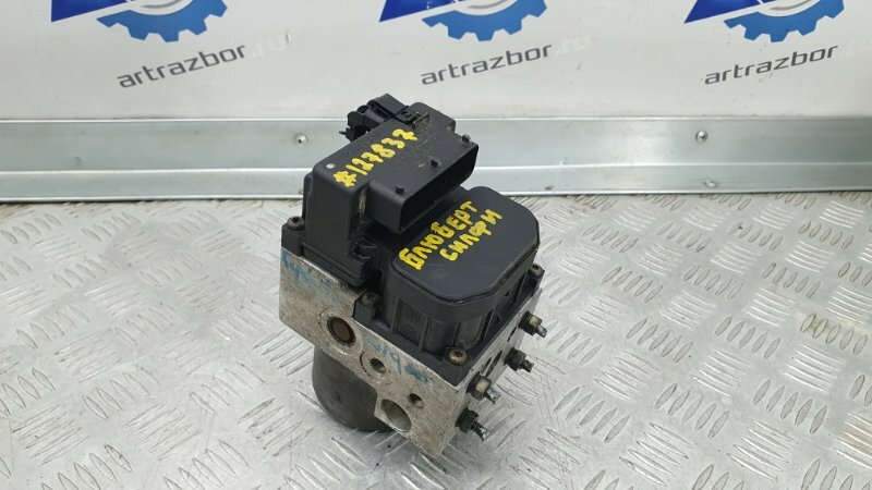 Б/У Блок ABS (насос) Nissan Bluebird Sylphy G10 / Ниссан Блюберд Силфи G10 2.0 QR20DD 150Л.С. 2001