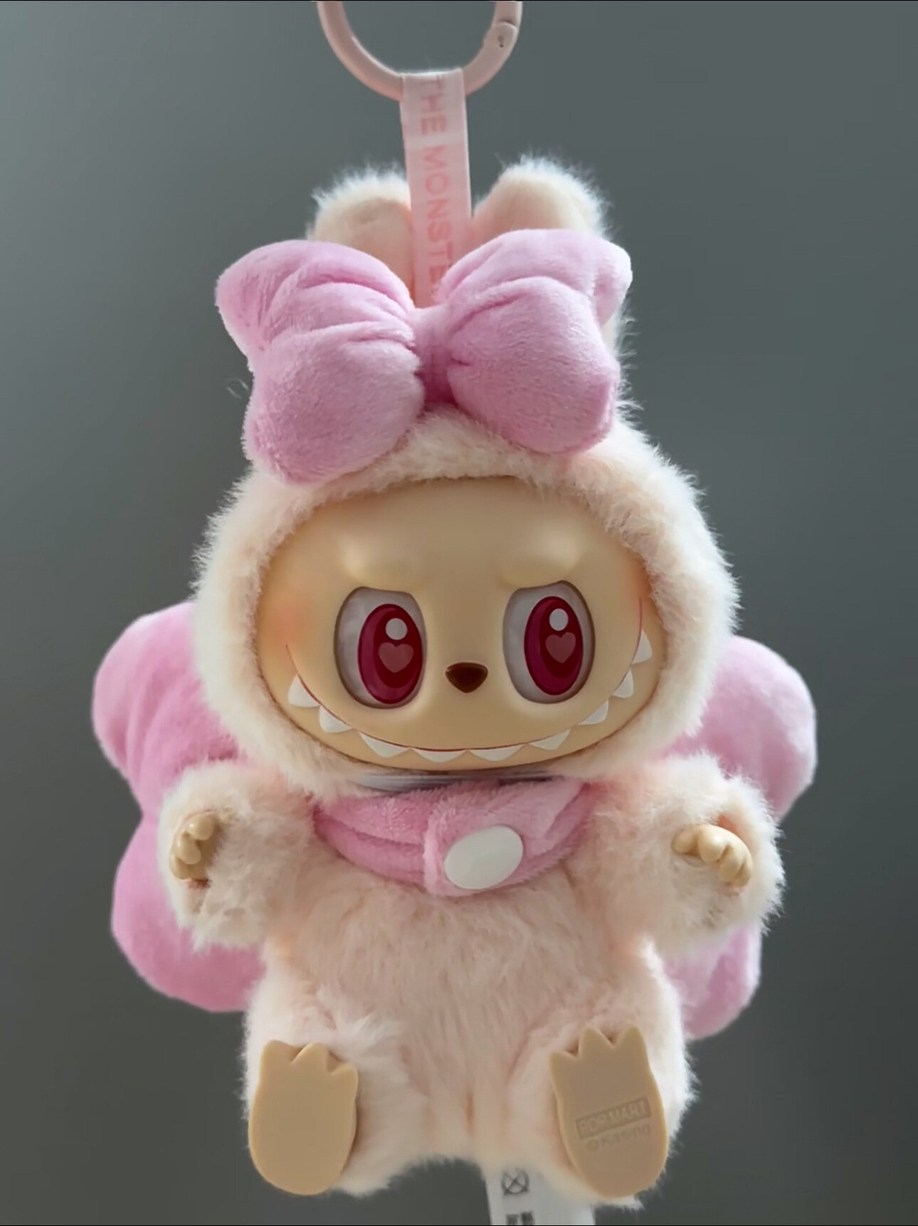 Labubu Labubu Glue-Elastic Coca-Cola Coll Olde One, два, три поколения 17 см. Летний и стоящий комбинезон