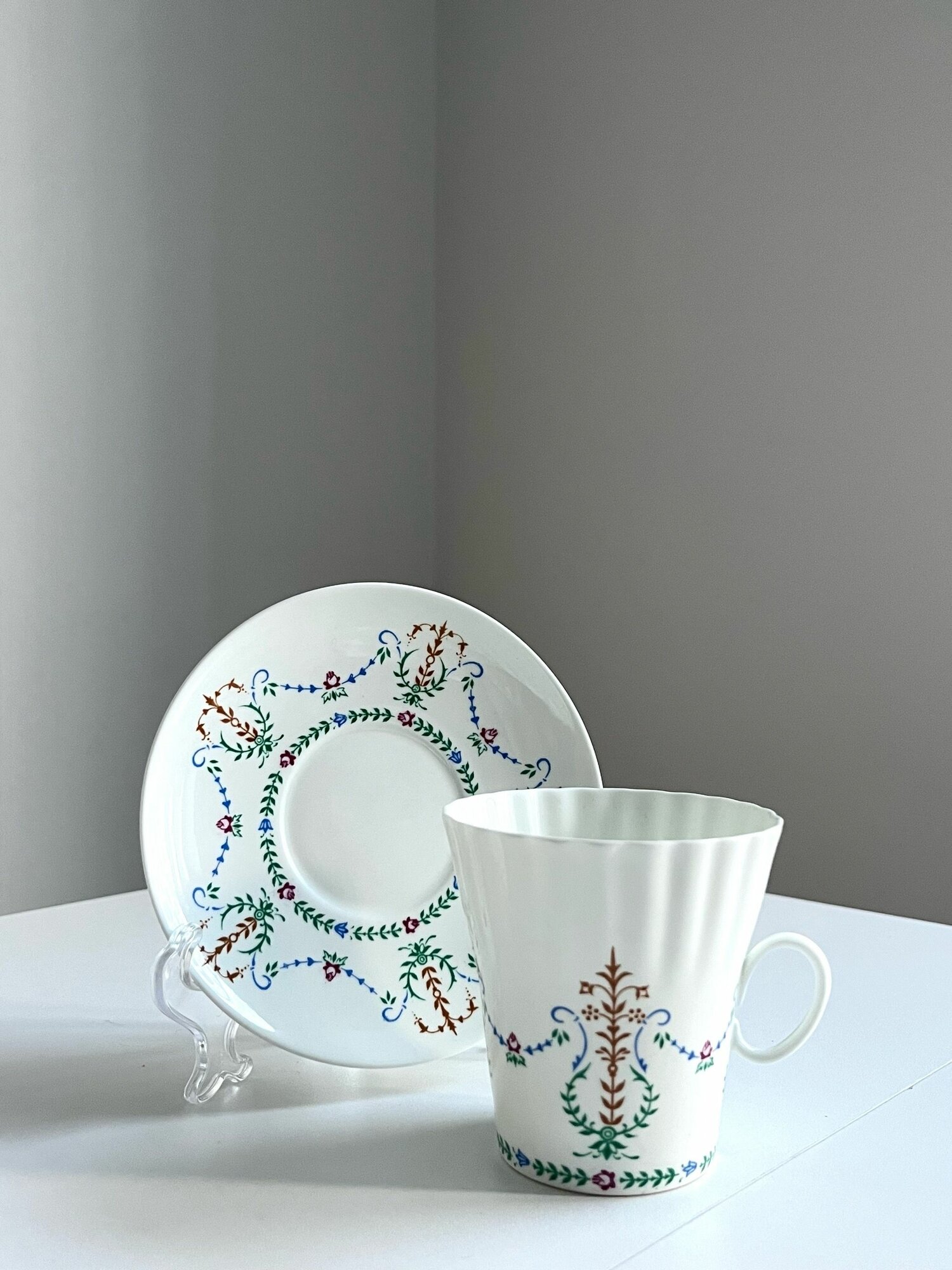 Кофейная пара "Цветочная гирлянда" Костяной фарфор. ЛФЗ. СССР. Майская форма. Made in USSR. Импорт.