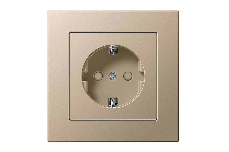 LIREGUS Розетка с Заземлением и Шторками без Винтовой Контакт Шампань LIREGUS EPSILON