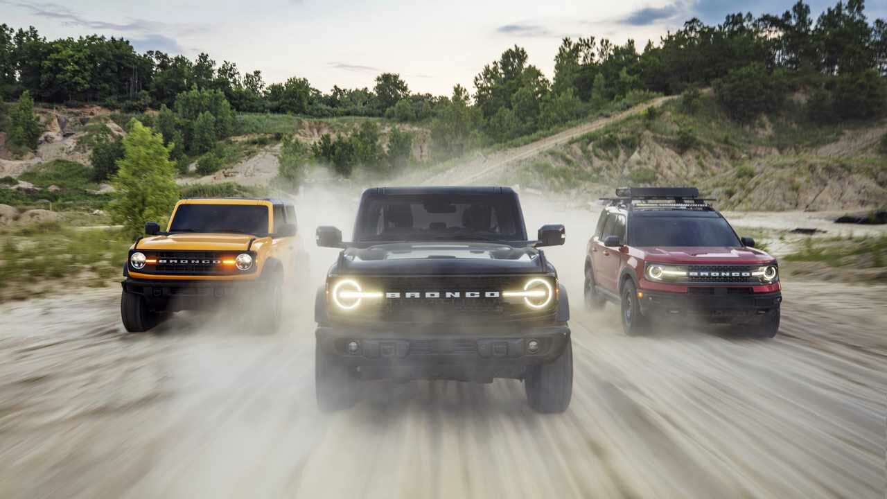 Картина на холсте 60x110 LinxOne "Ford ford bronco Форд бронко" интерьерная для дома / на стену / на кухню / с подрамником