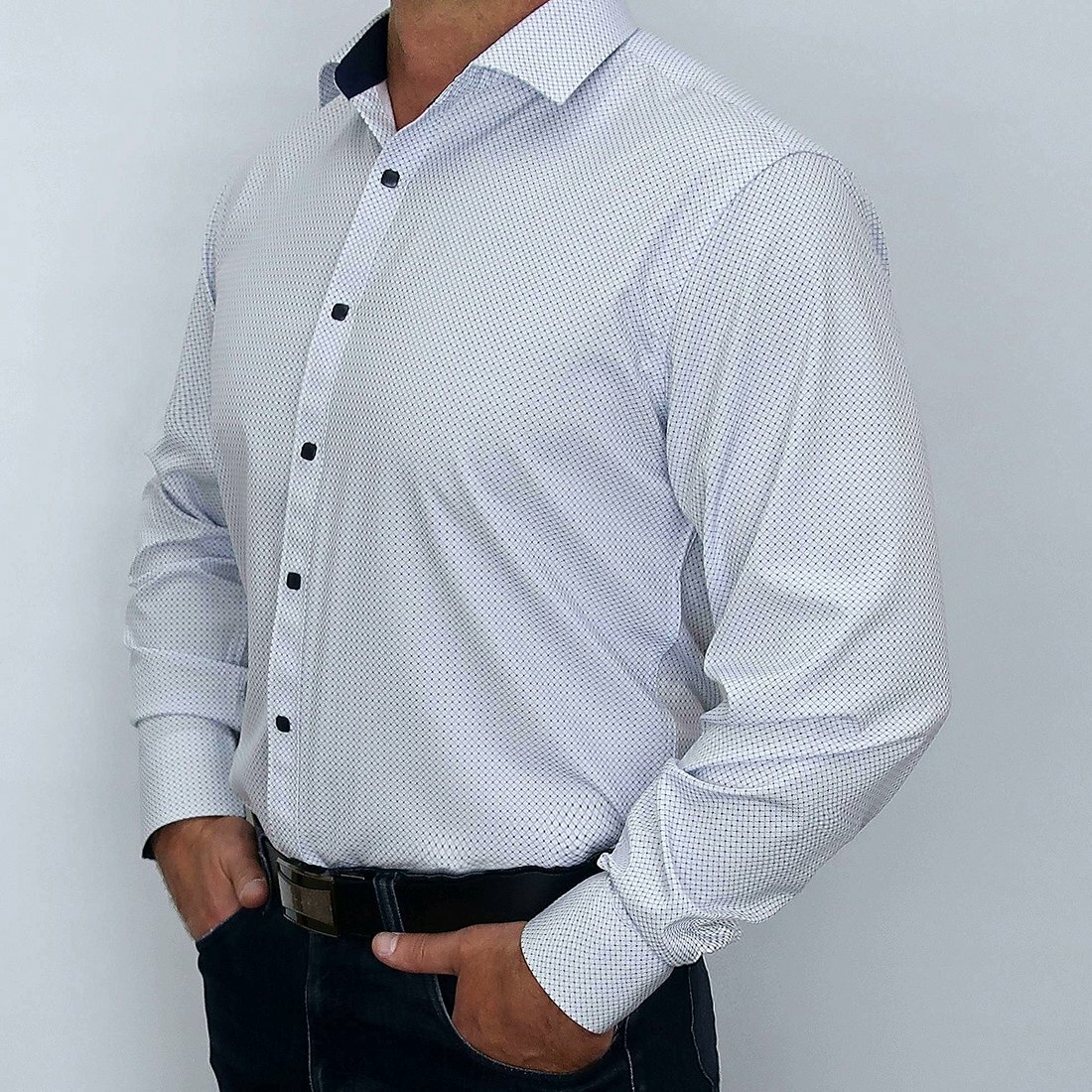 Рубашка Мужская рубашка с длинным рукавом приталенная, светлая сорочка на кнопках, рубаха на любой сезон, белая в мелкий рисунок, без карманов, на любой сезон и на лето рубашка Slim fit с приталенным кроем за