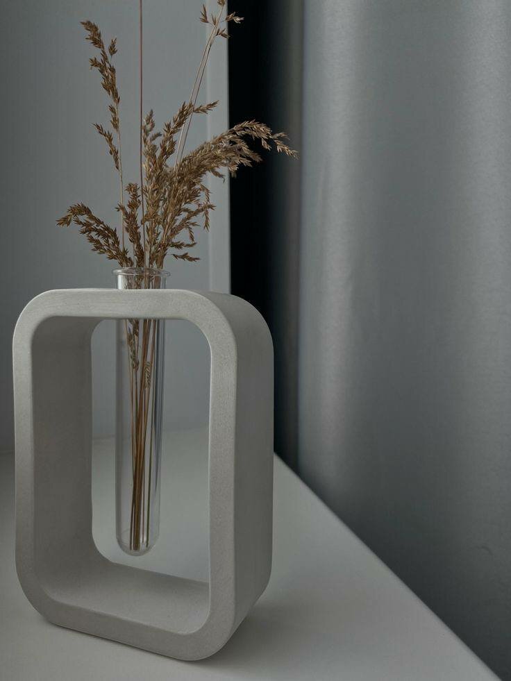 Декоративная ваза для цветов и сухоцветов