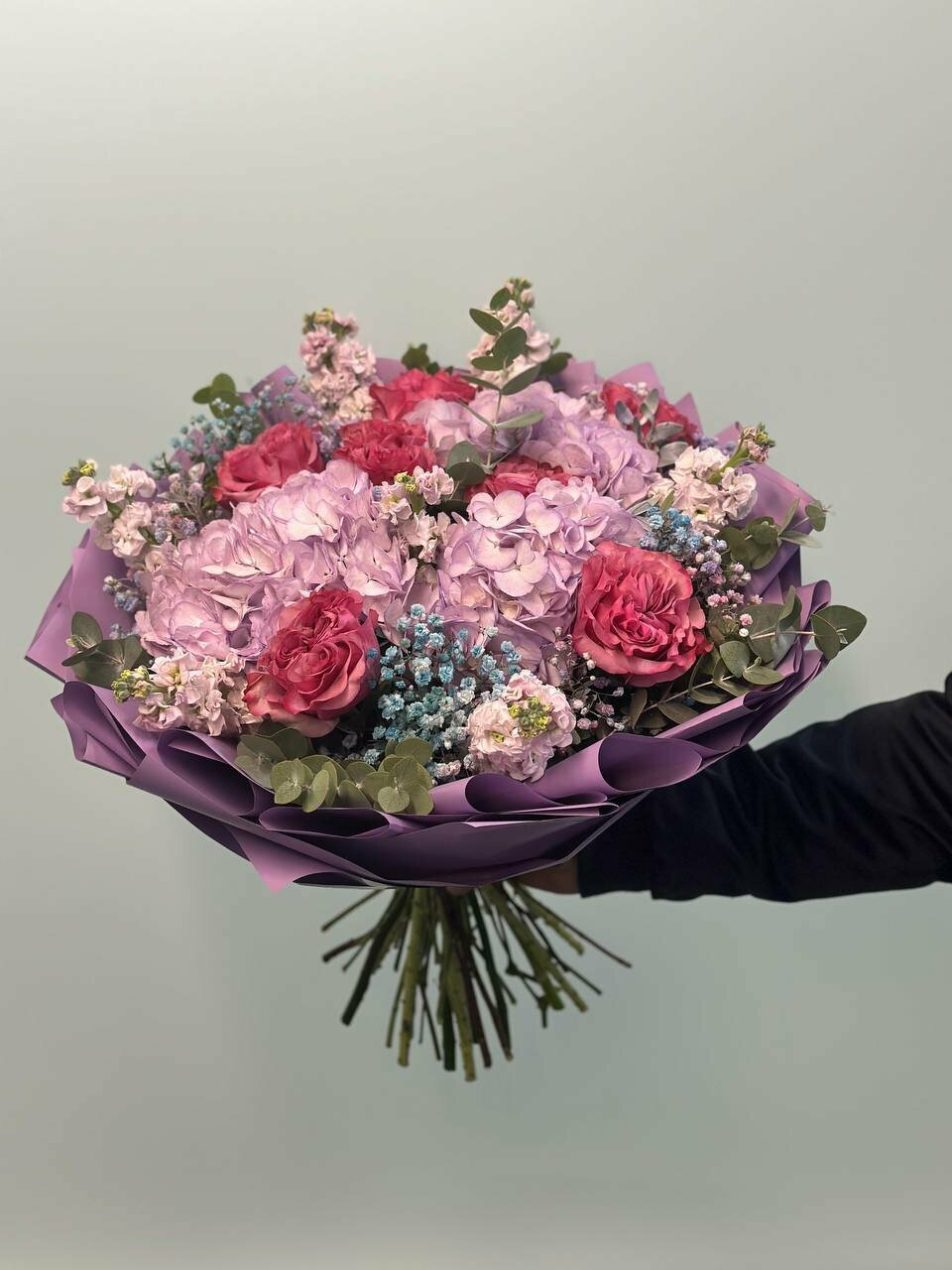 Букет wowflo "Цветочный Вальс" , 15 цветков, гортензии/роза/эвкалипт/гипсофила, высота 50см
