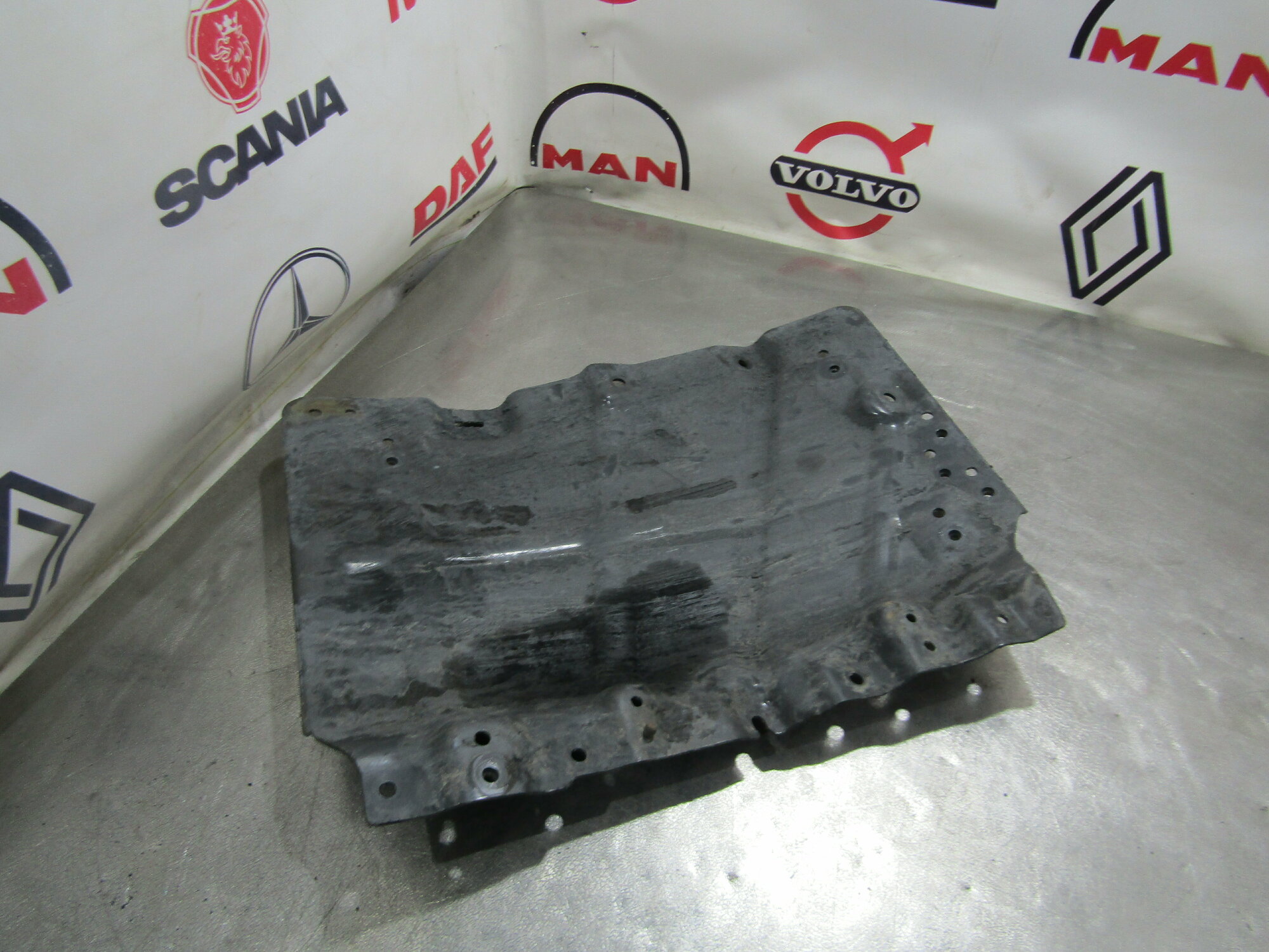 Кронштейн крыла переднего правого Scania 6-series