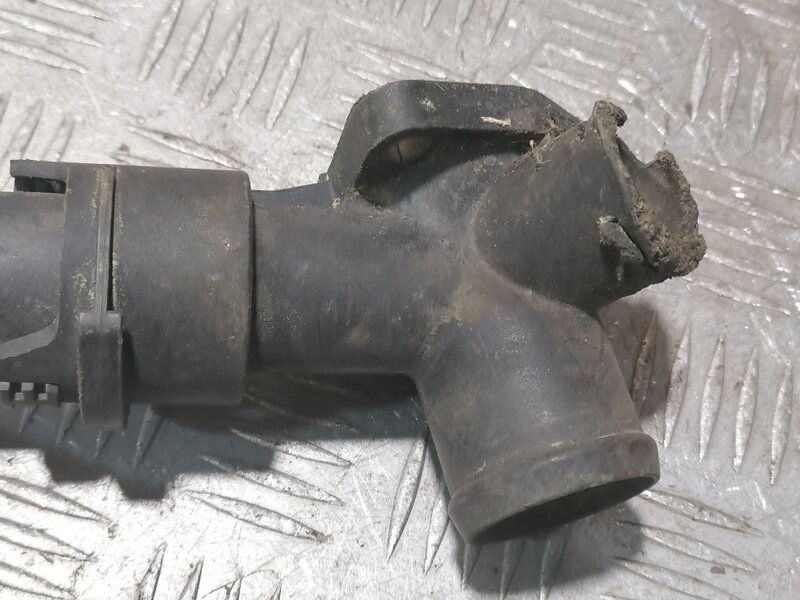 Корпус термостата VOLKSWAGEN Touareg 2002 2010 03H121117A