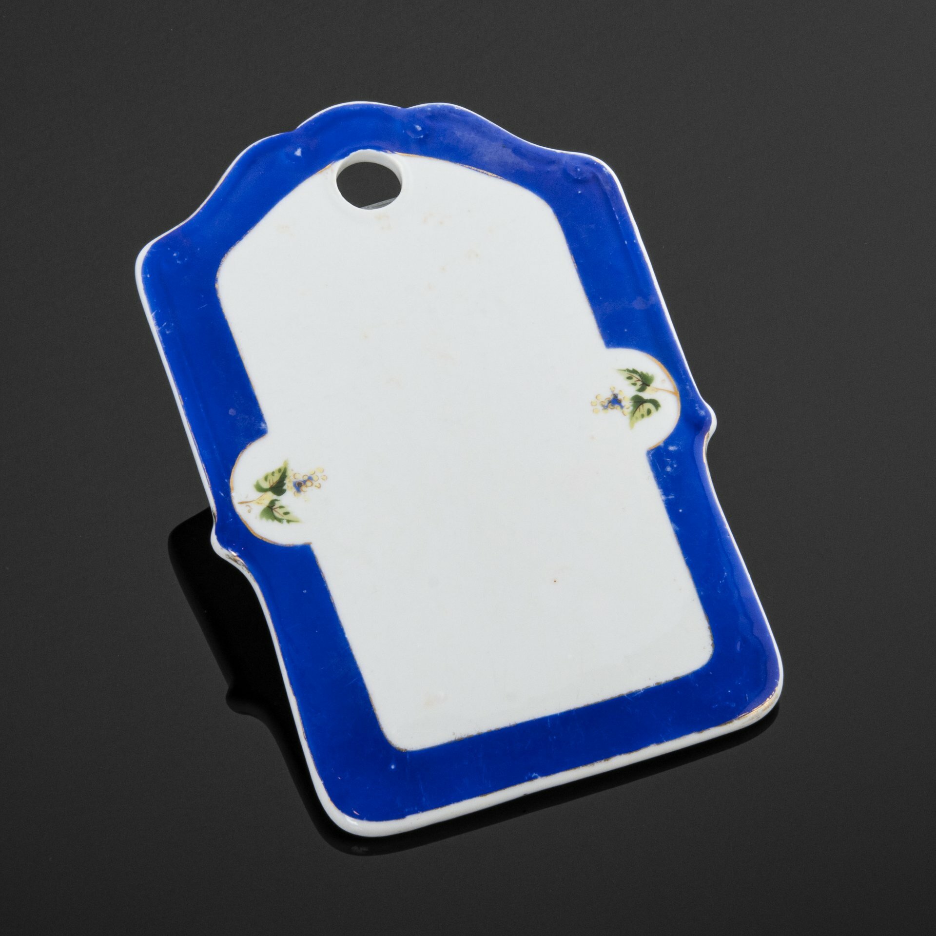 Доска сырная с кобальтовым кантом и изображением гроздей винограда, фарфор