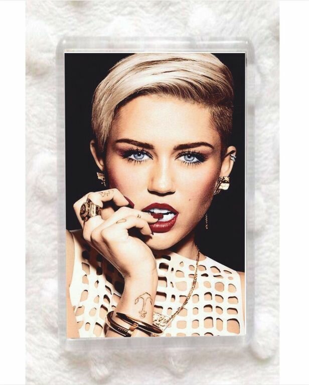 Магнит акриловый Майли Сайрус № 7