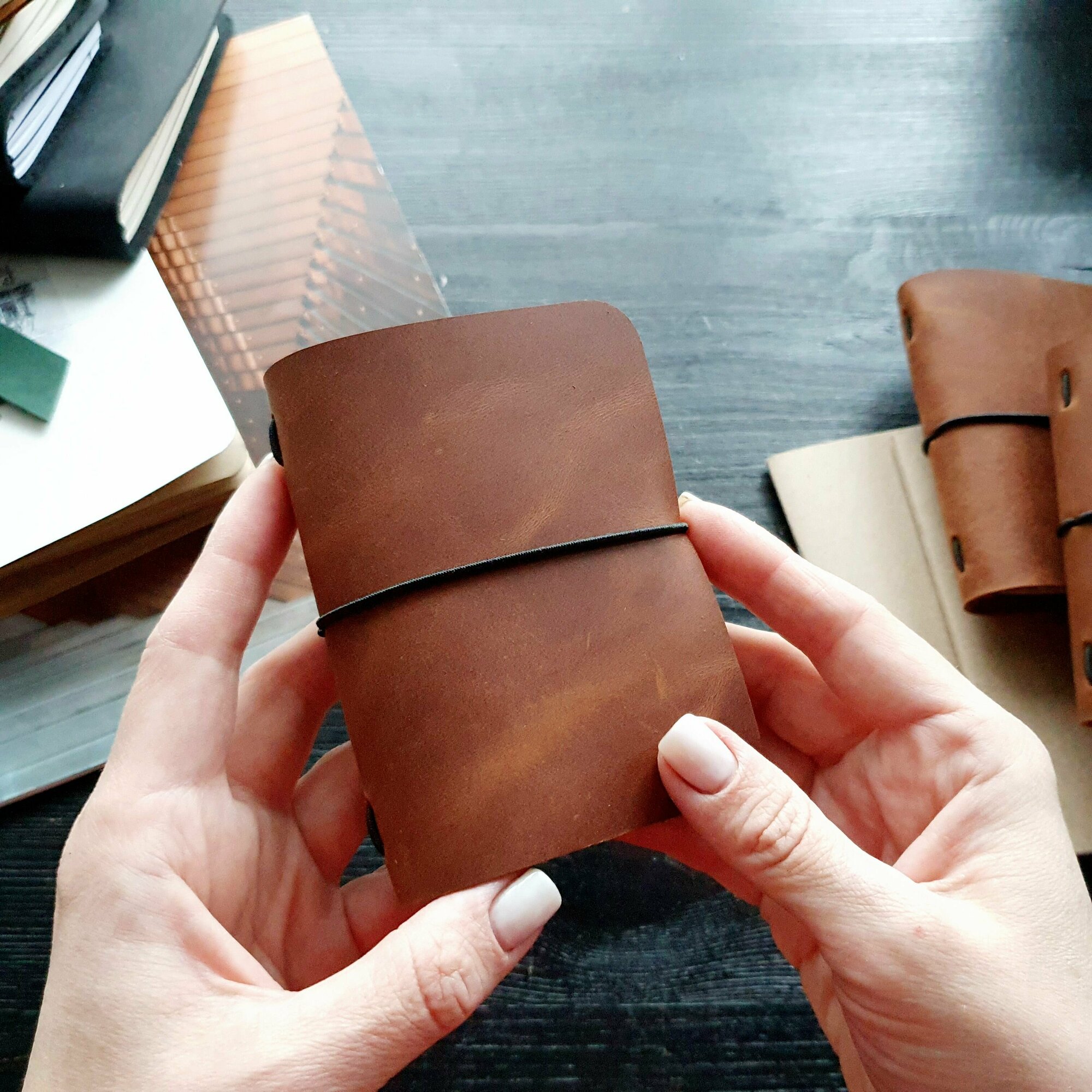 Блокнот формата А7 (8,5х11см) в обложке из натуральной кожи со сменными тетрадями / записная книжка