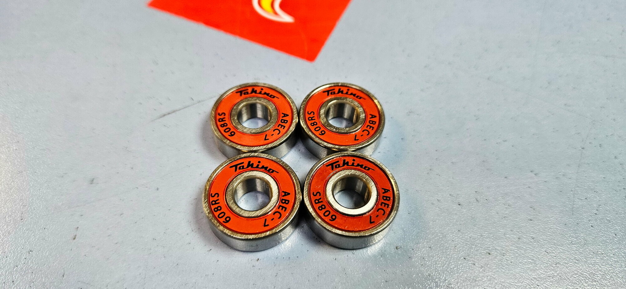 Комплект подшипников Tahino 608-2RS (4шт), ABEC-7 (прецизионные), красный сальник, для самокатов / скейтов / роликов