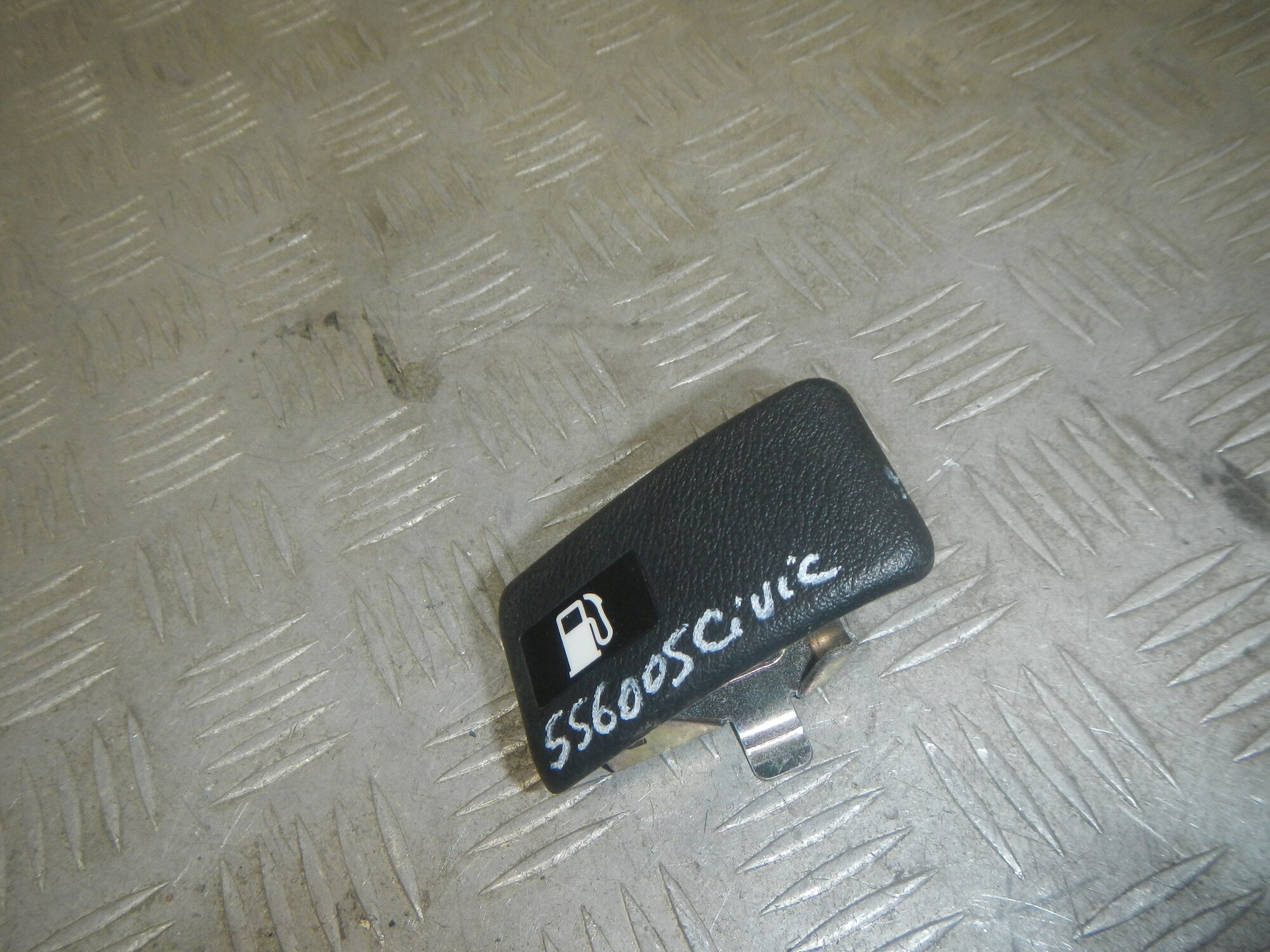 Б/У Ручка открывания лючка бензобака, Honda (Хонда)-CIVIC 5D (06-12) HONDA CIVIC 5D (06-12) Без видимых повреждений. 556...