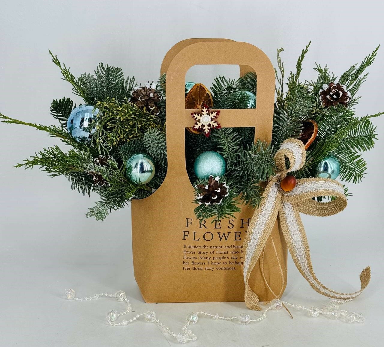 Зимний букет из натурального нобилиса в сумочке