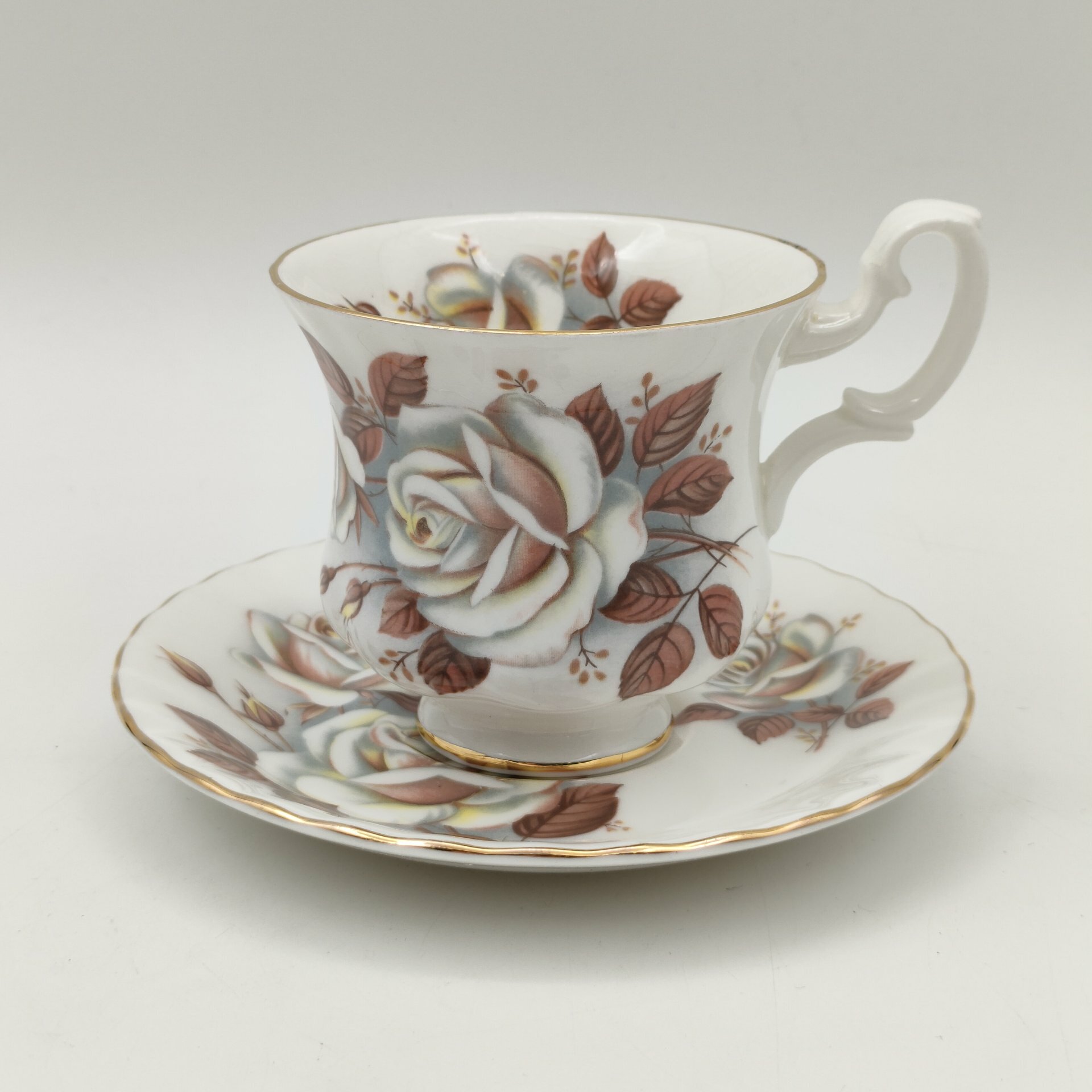 Кофейная пара с ярким декором "Белая роза", фарфор, деколь, золочение, Royal Albert