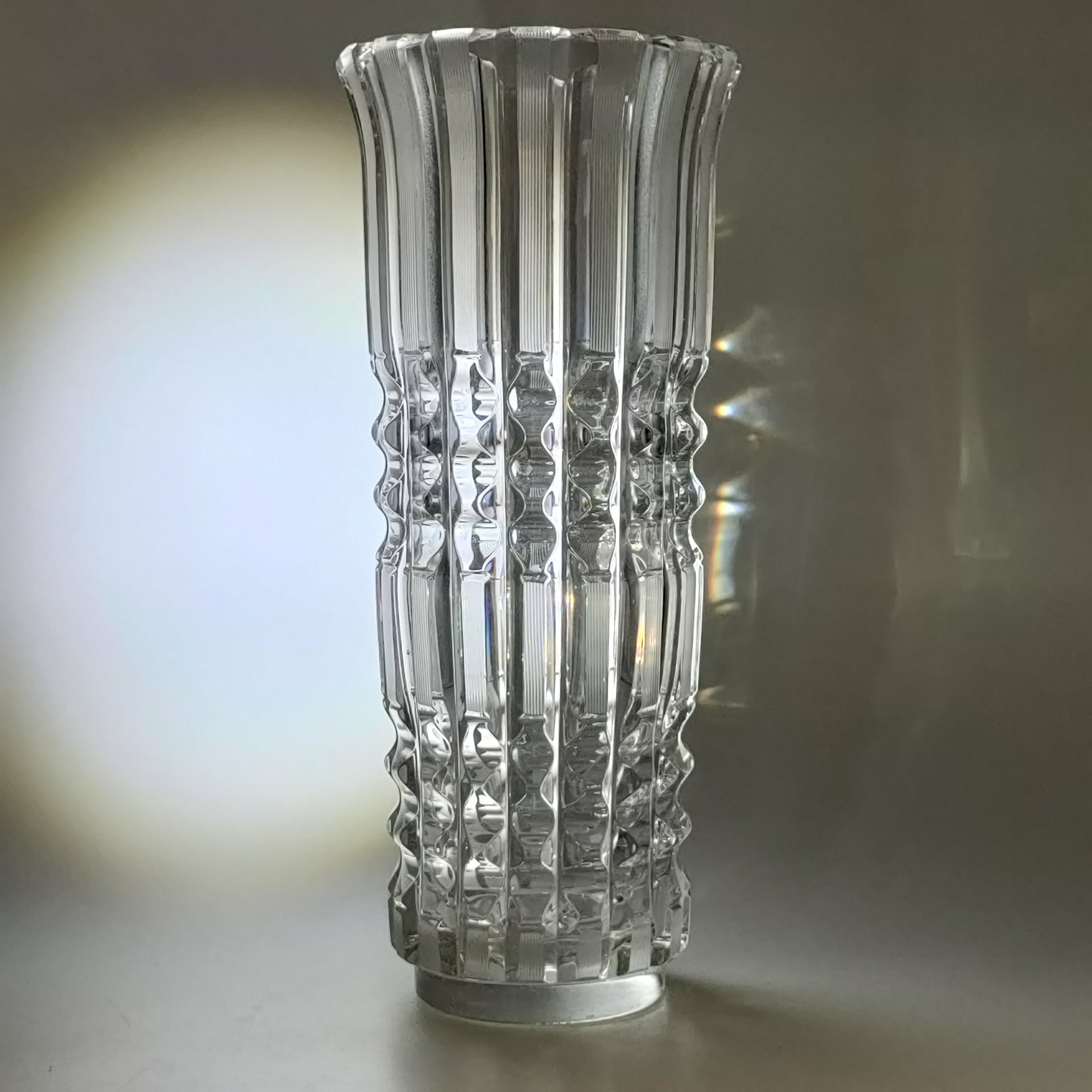 Ваза для цветов «Вертикаль», автор А. А. Аствацатурьян, хрусталь, алмазная грань