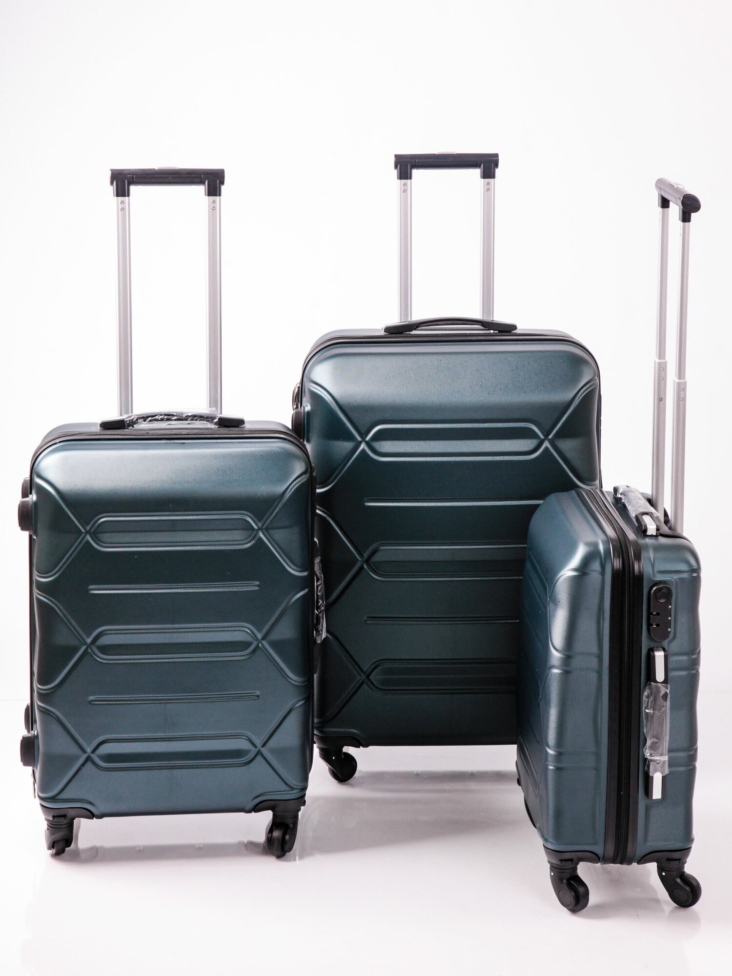 Комплект чемоданов 